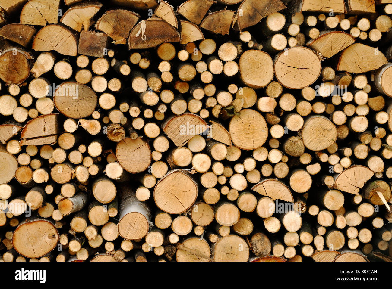 Holzstapel hintergrund hi-res stock photography and images - Alamy