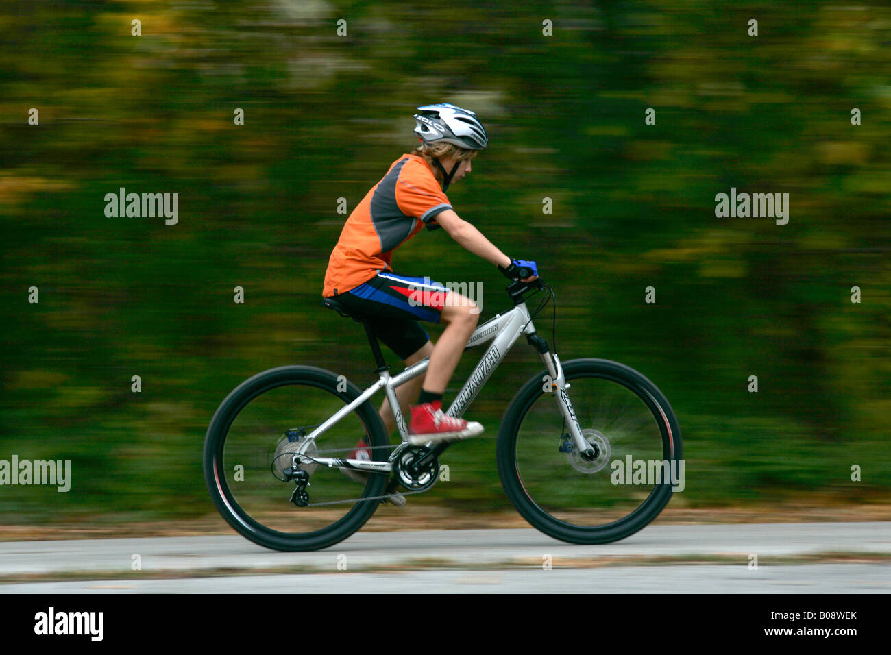 Action jungs hi-res stock photography and images - Alamy