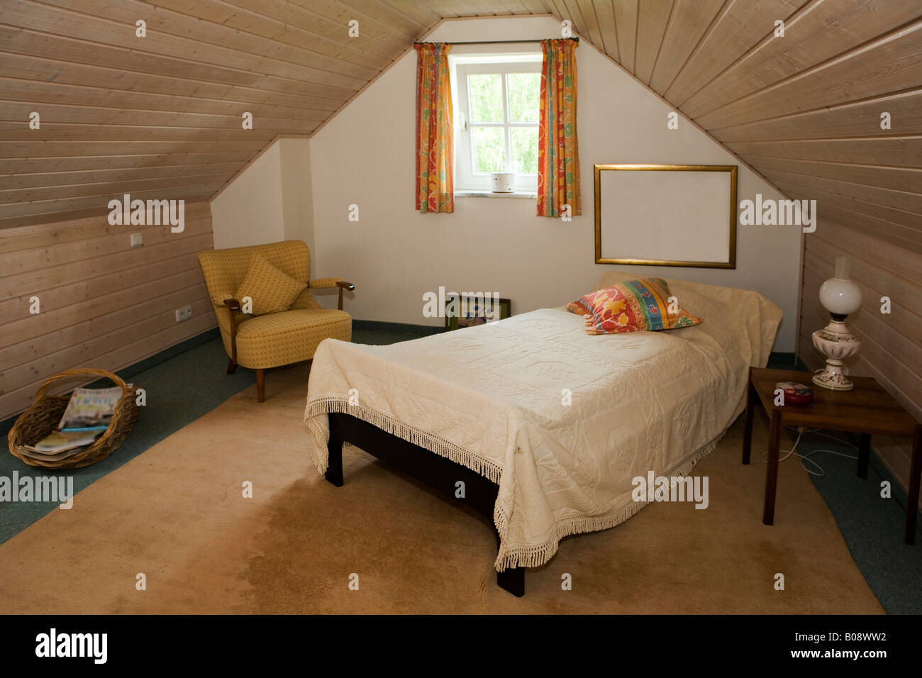 Attic guest room Stock Photo - Alamy