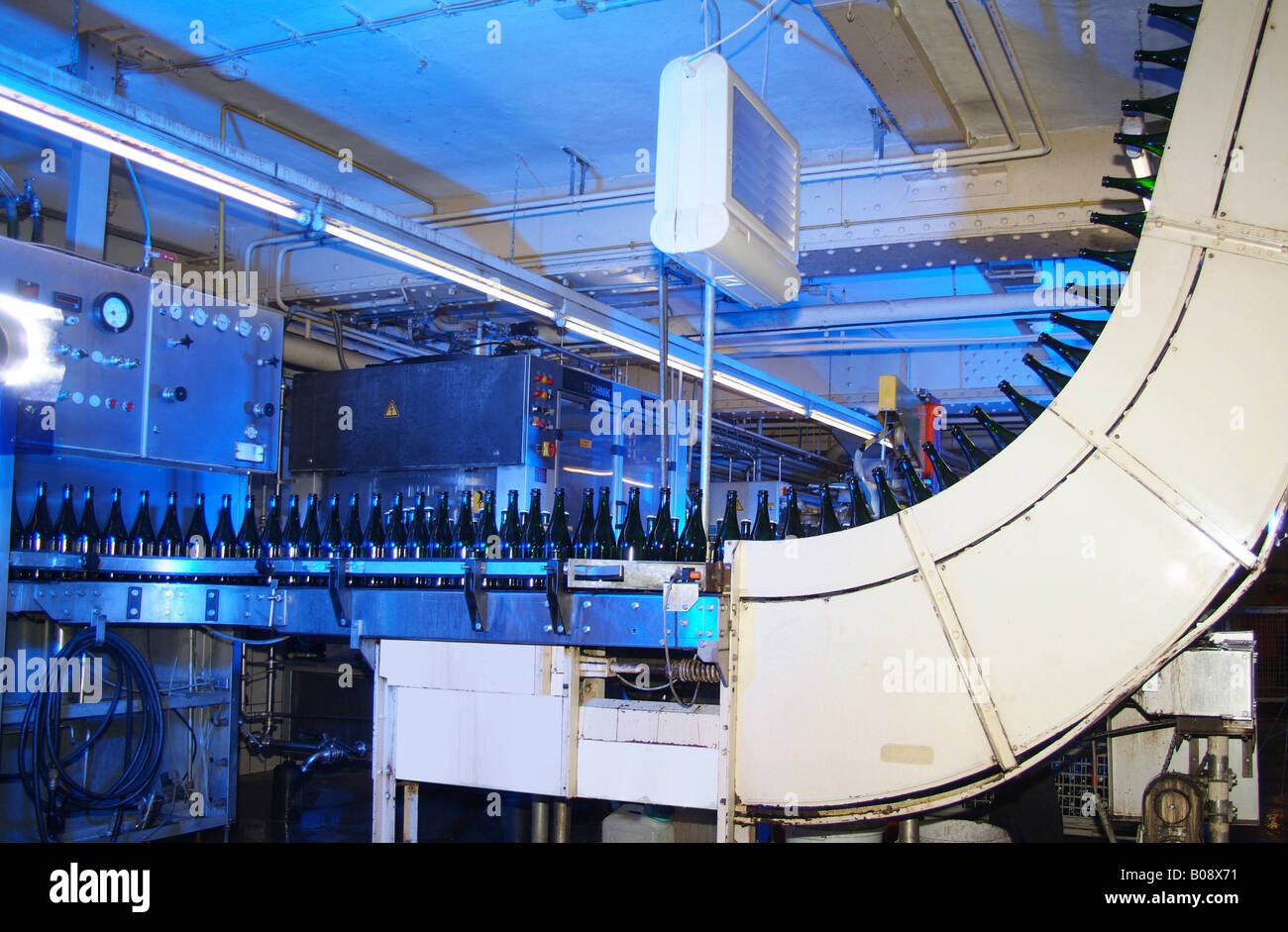 Belt conveyed hi-res stock photography and images - Alamy