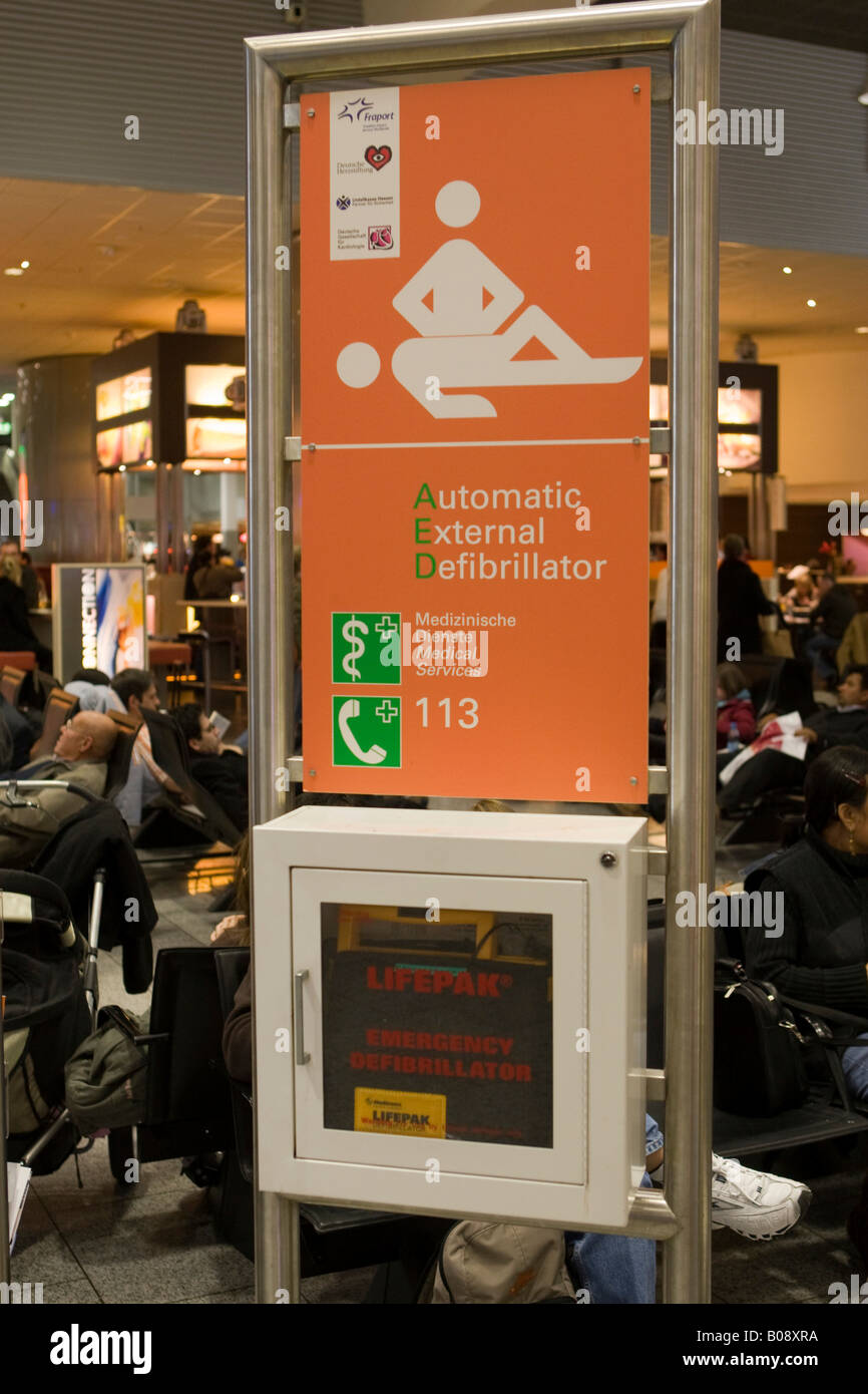 Automatic external defibrillator hi-res stock photography and images ...