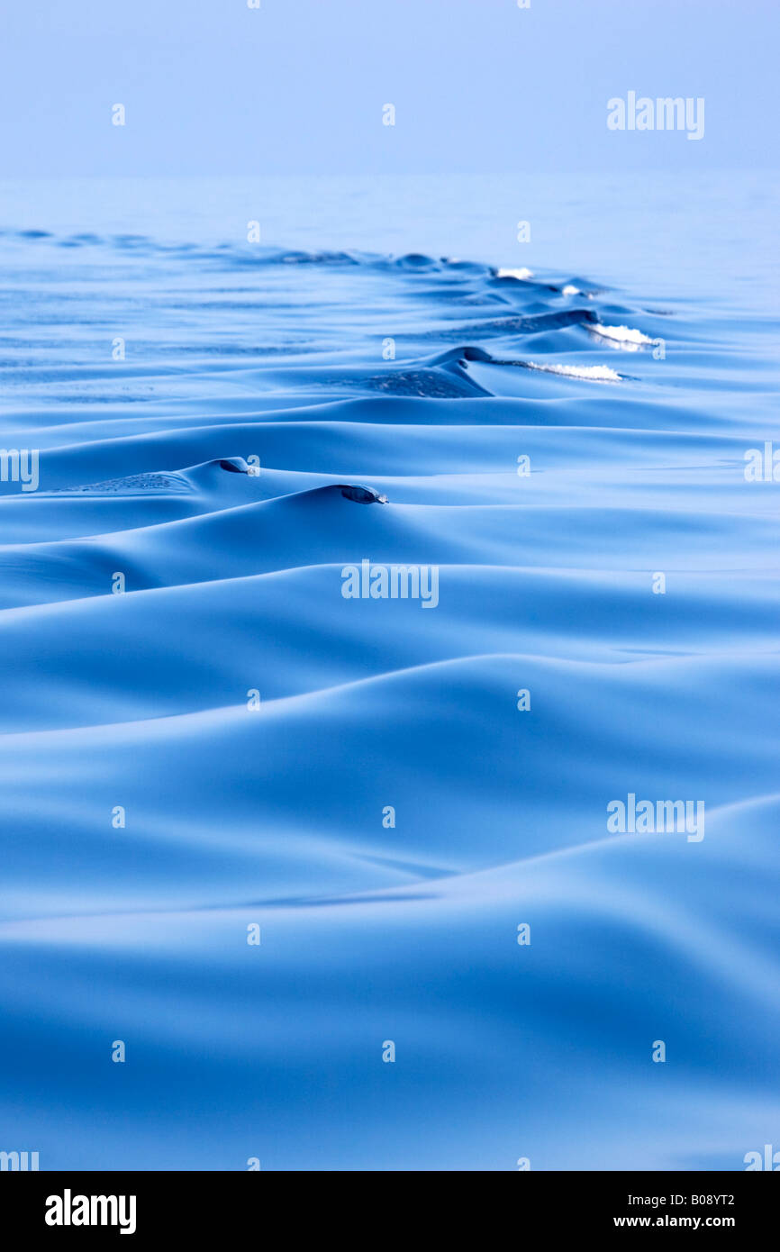 Curved waves hi-res stock photography and images - Alamy
