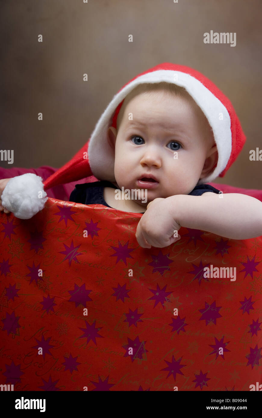 Santa claus holding babies hi-res stock photography and images - Alamy