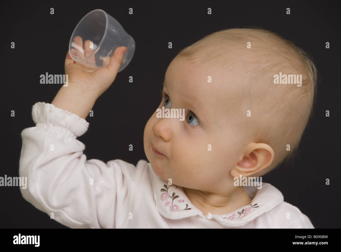 Bald head baby girl hi-res stock photography and images - Alamy