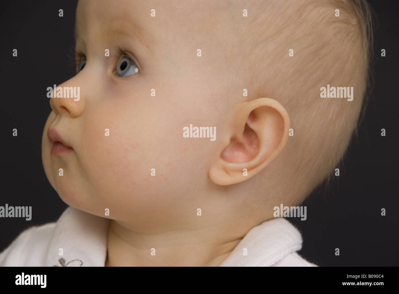 Bald head baby girl hi-res stock photography and images - Alamy