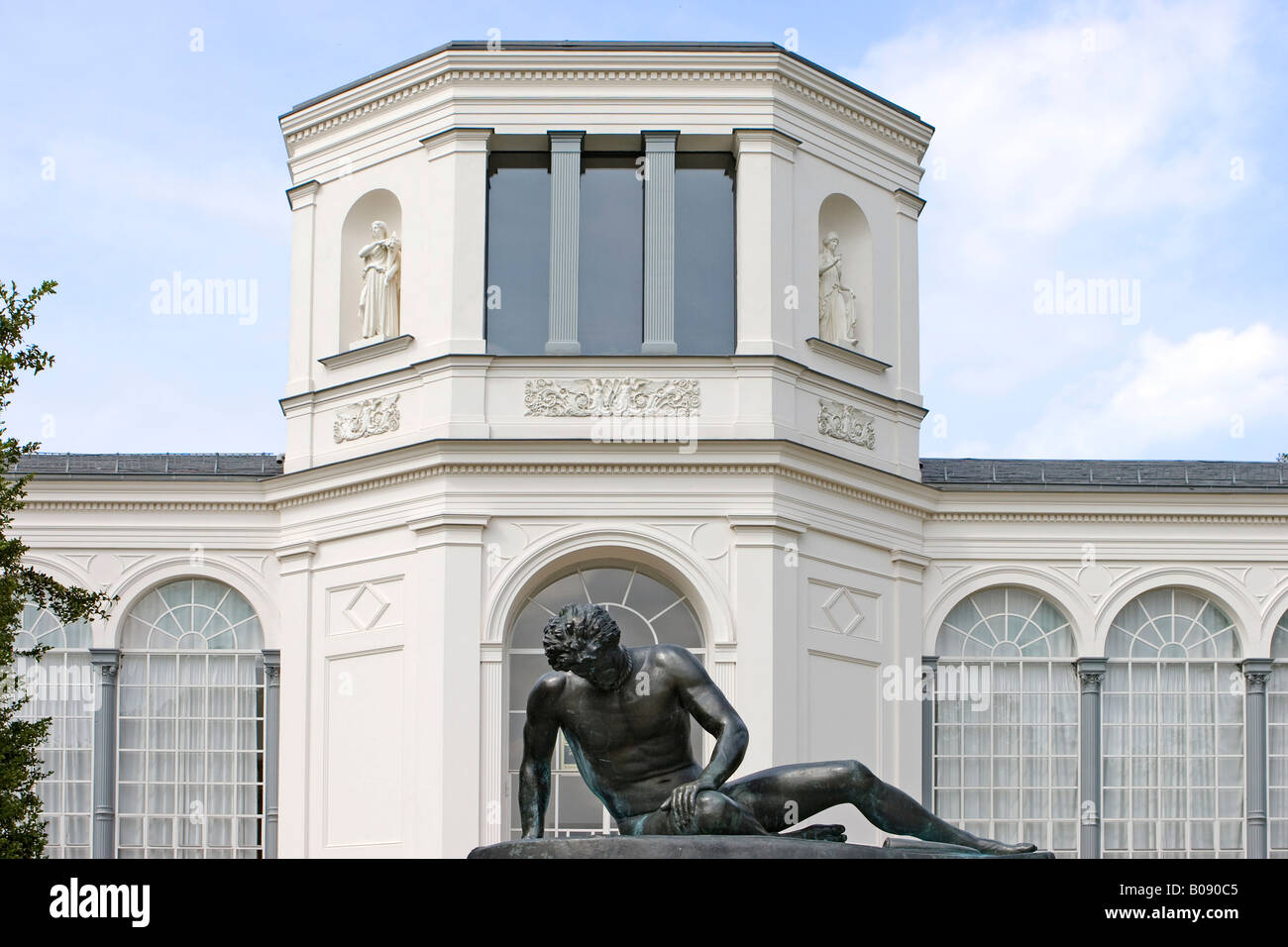Dying gaul statue hi-res stock photography and images - Alamy