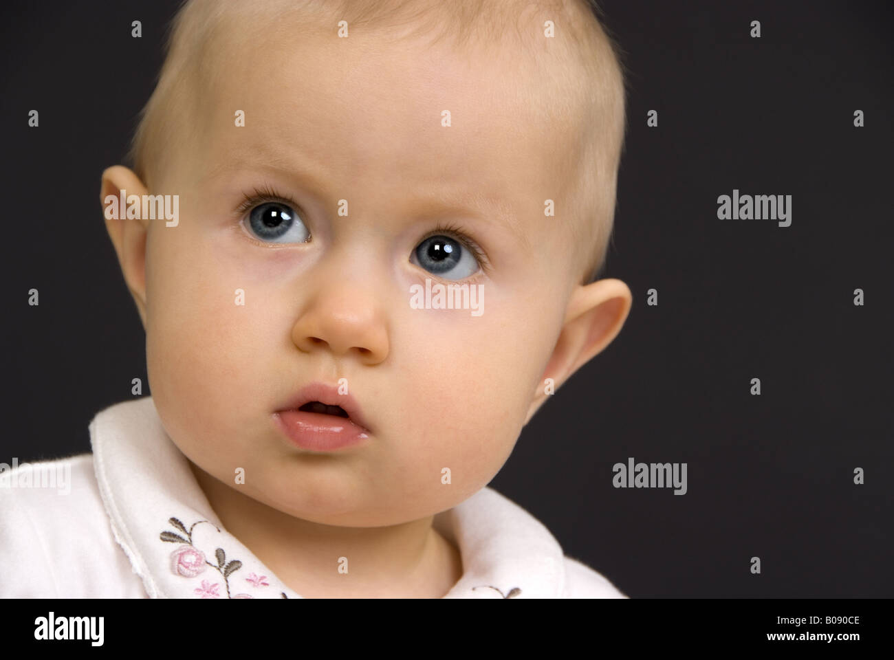 Bald head baby girl hi-res stock photography and images - Alamy