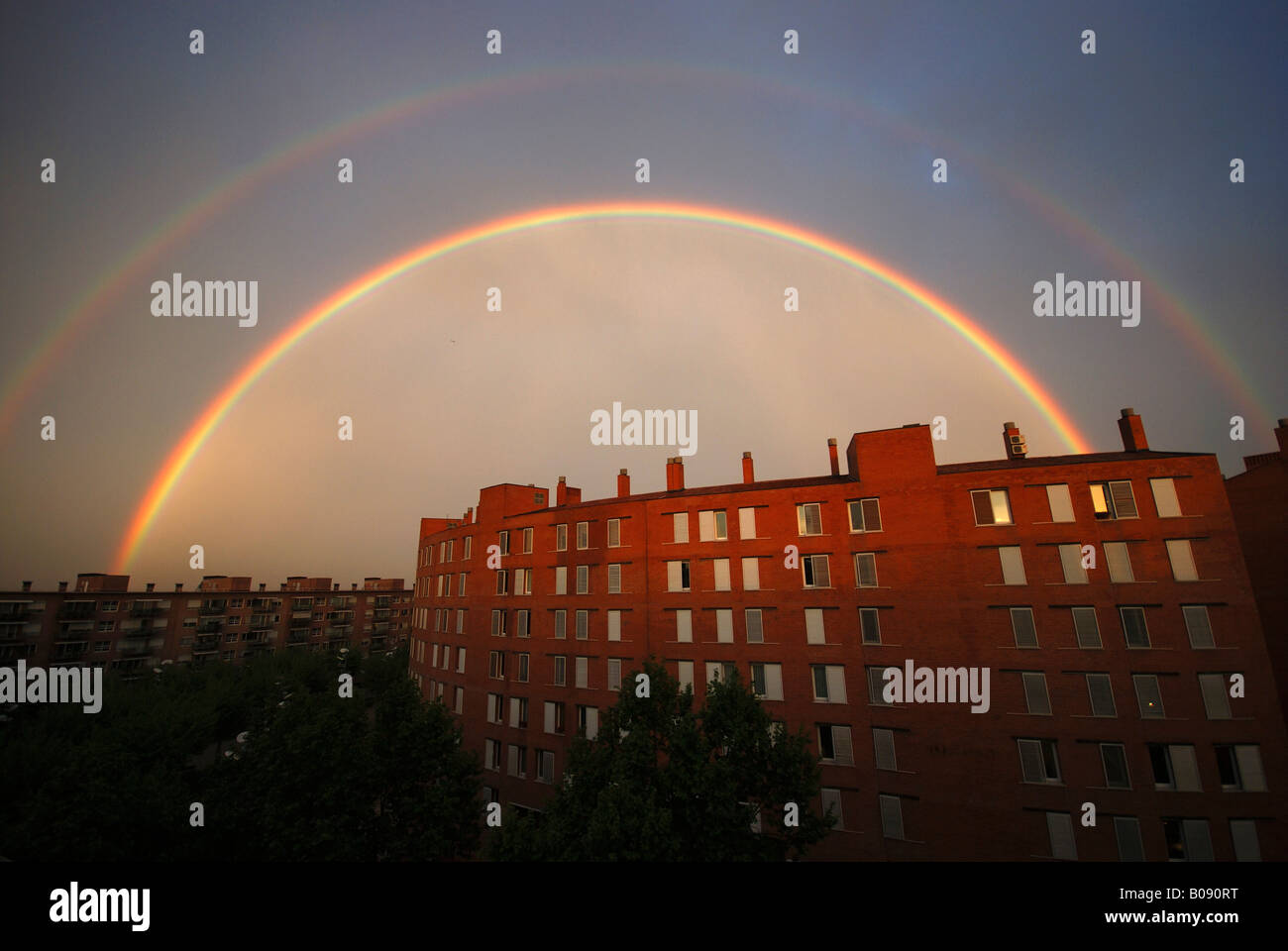 Complete full rainbow hi-res stock photography and images - Alamy