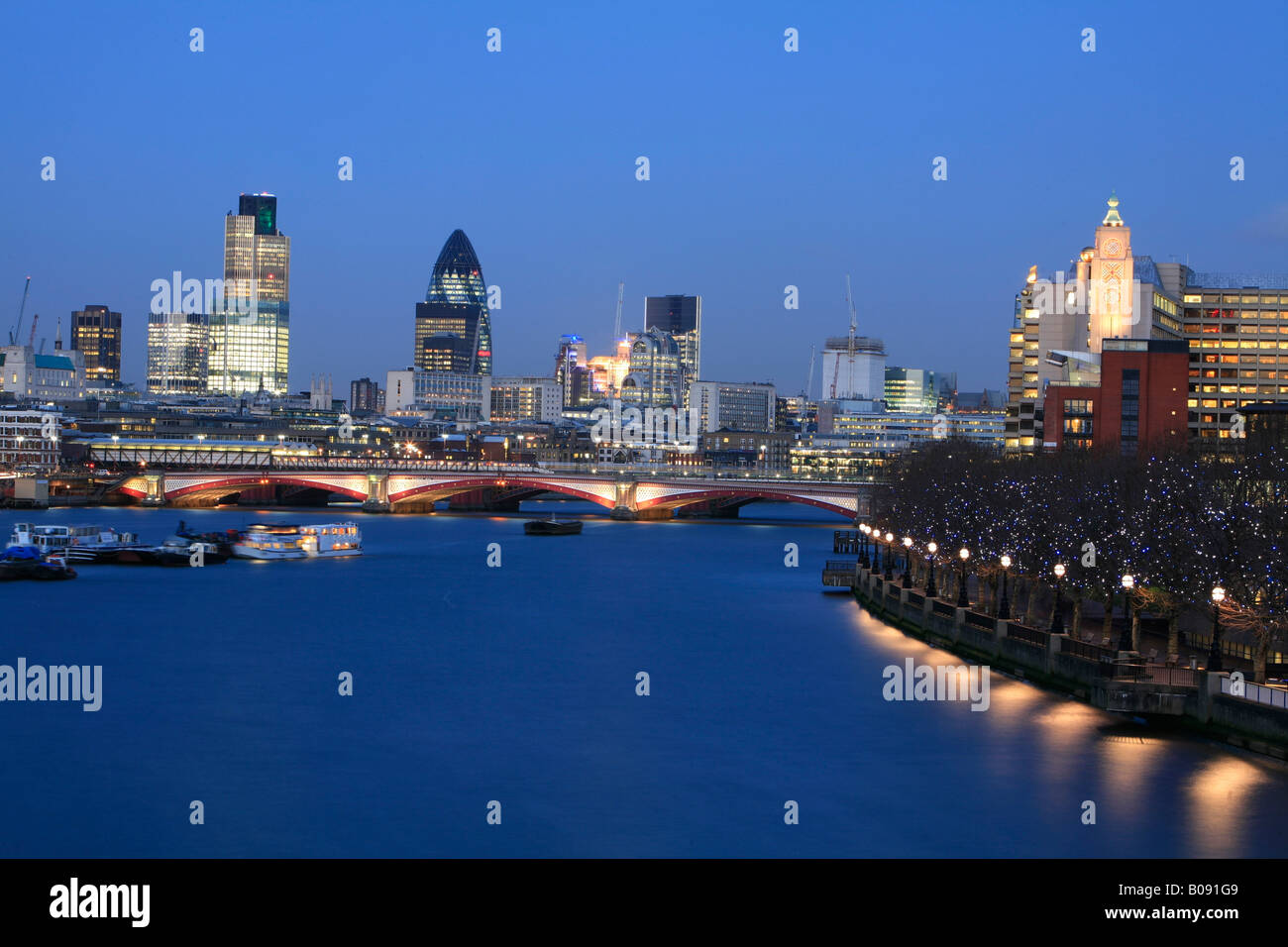London skyline high up hi-res stock photography and images - Alamy