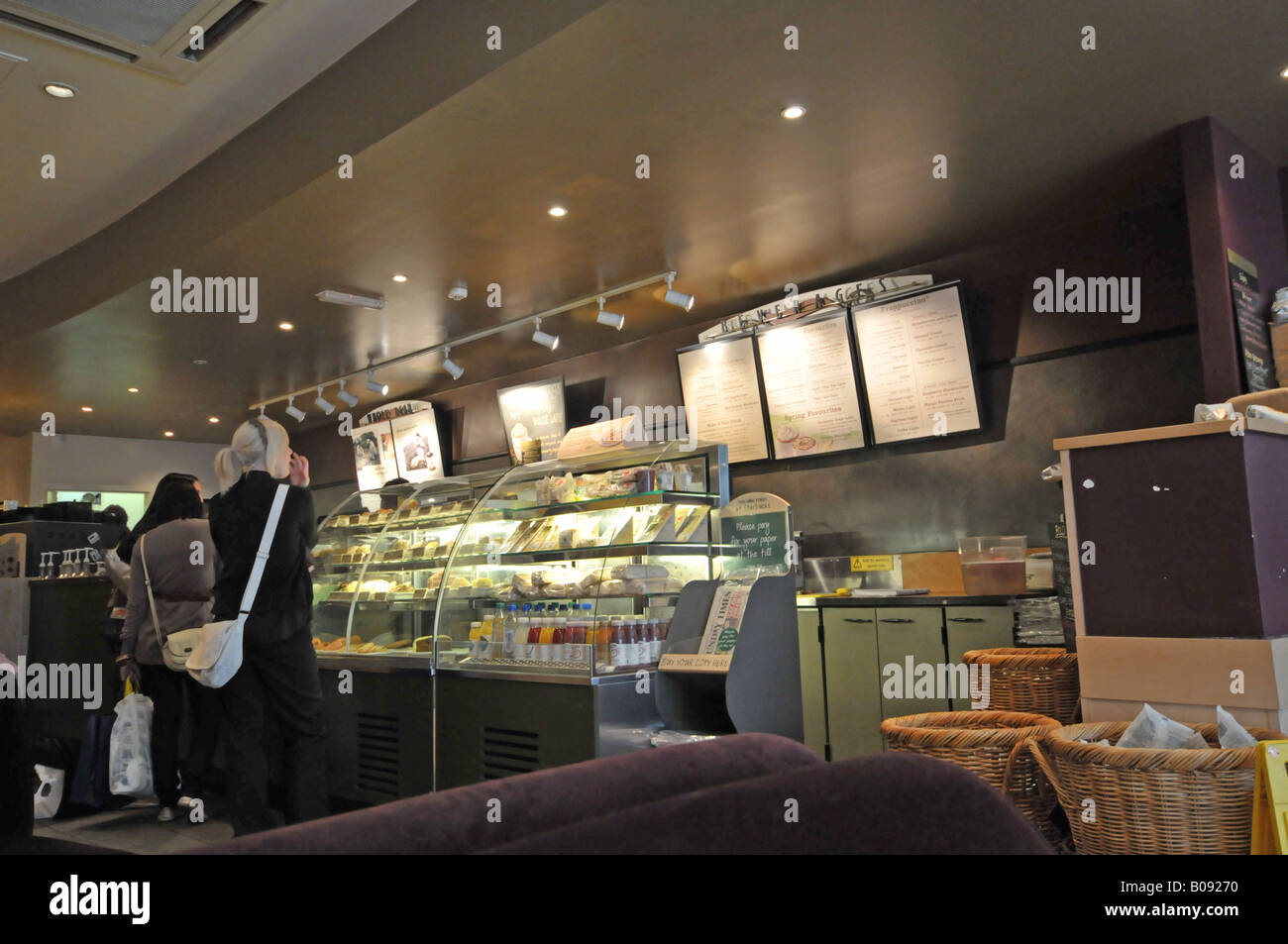 Starbucks counter hi-res stock photography and images - Alamy
