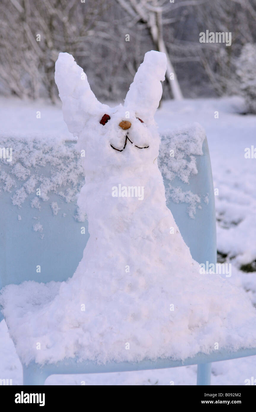 Easter bunny and snowman hi-res stock photography and images - Alamy