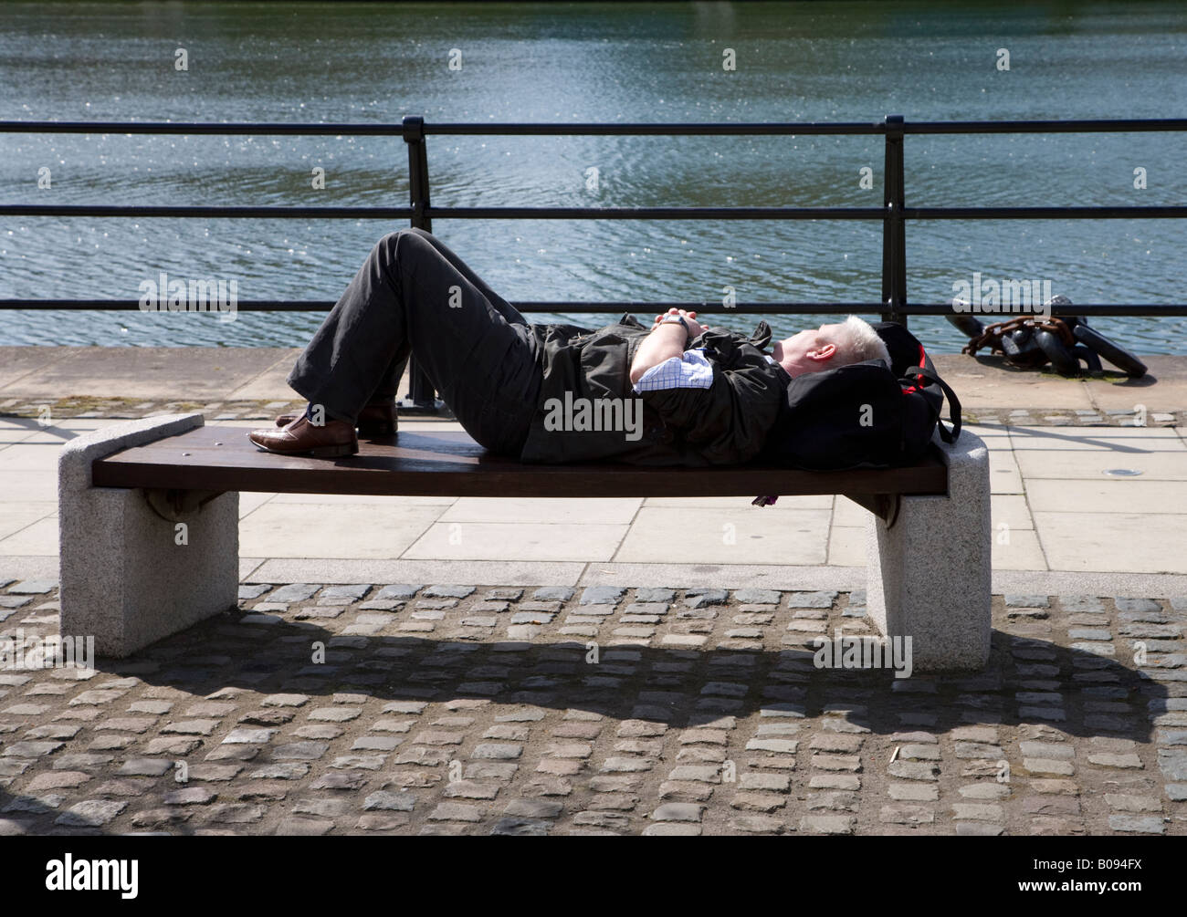 Sleep snooze man bench hi-res stock photography and images - Alamy