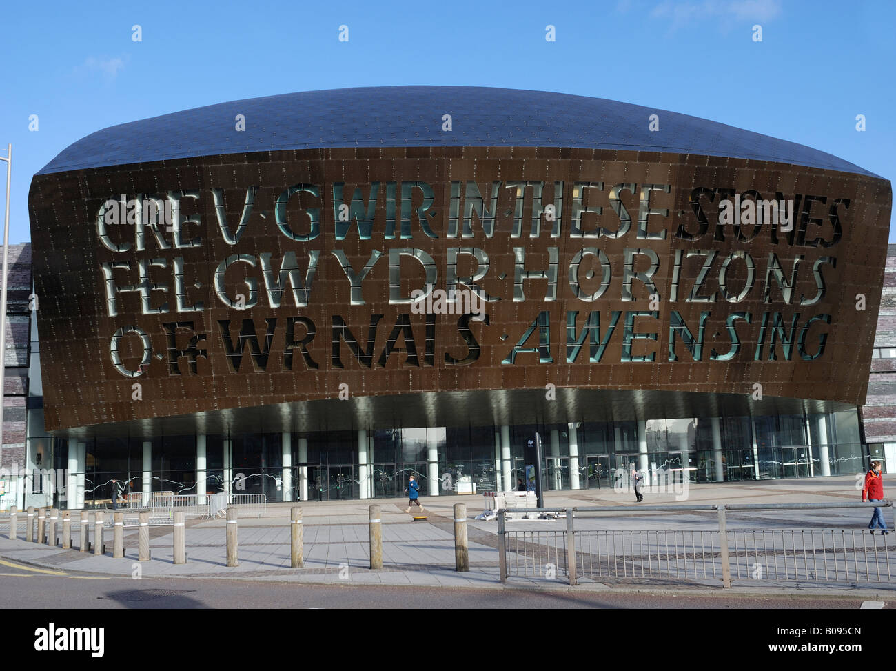 THE MILLENNIUM CENTRE CARDIFF WALES Stock Photo - Alamy