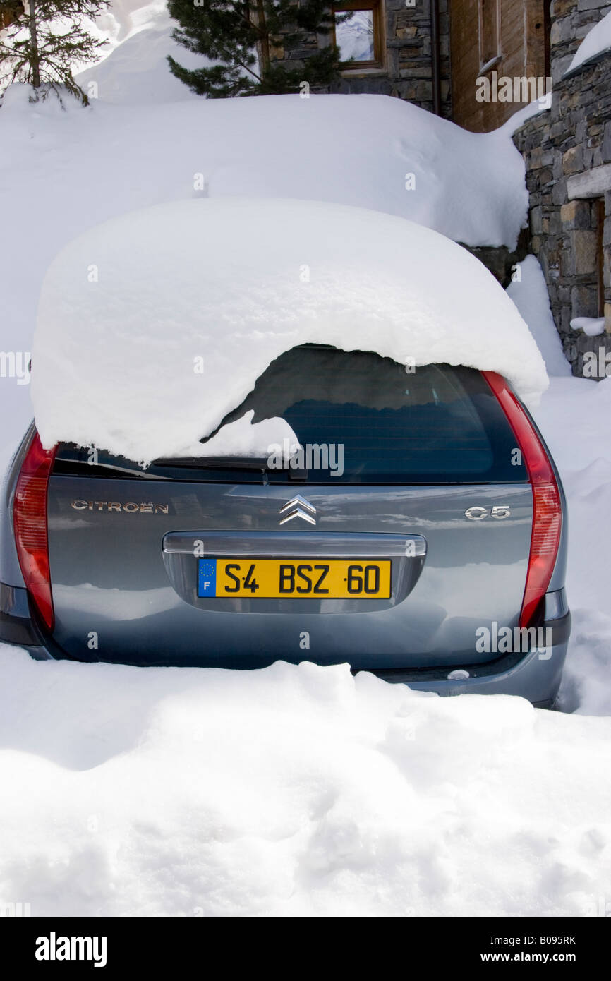 Car buried in snow Sainte Foy France Stock Photo - Alamy