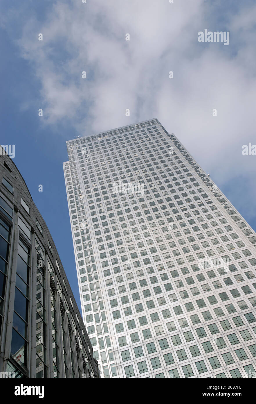 Skyscraper against a cloudy blue sky Stock Photo - Alamy