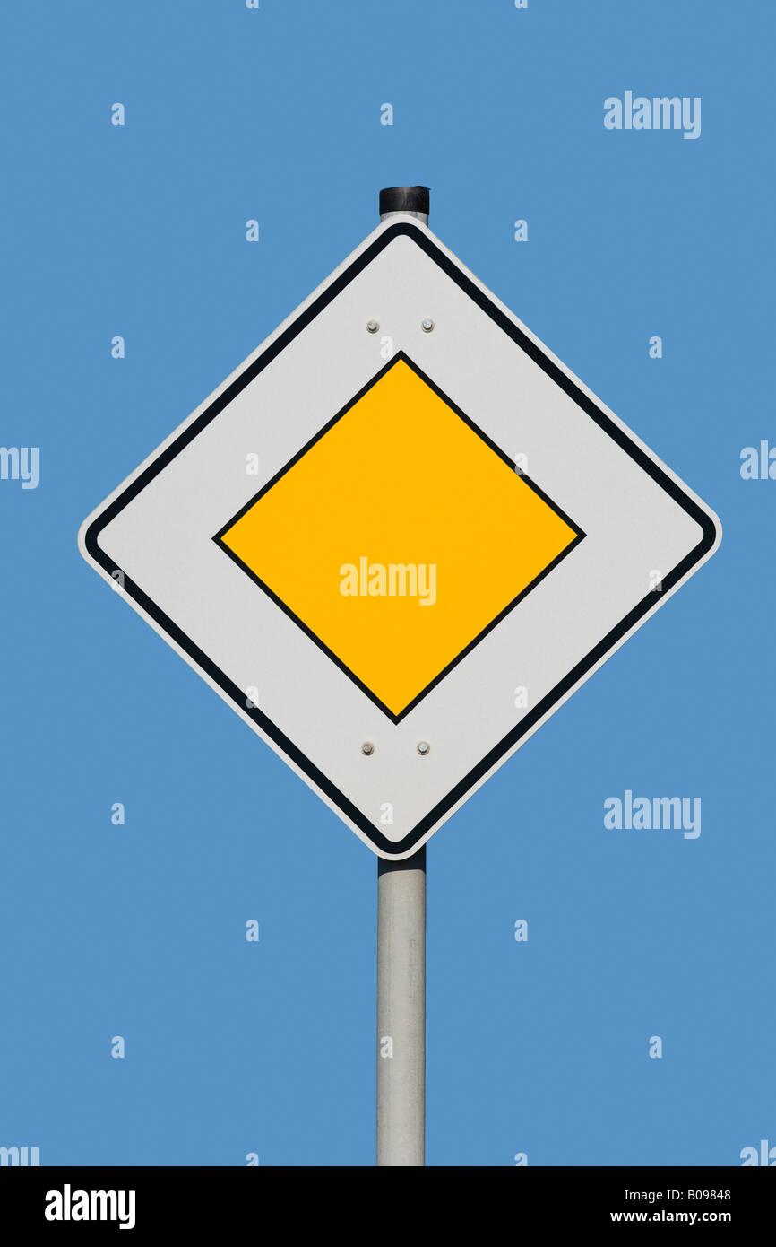 Traffic sign - main thoroughfare Stock Photo - Alamy