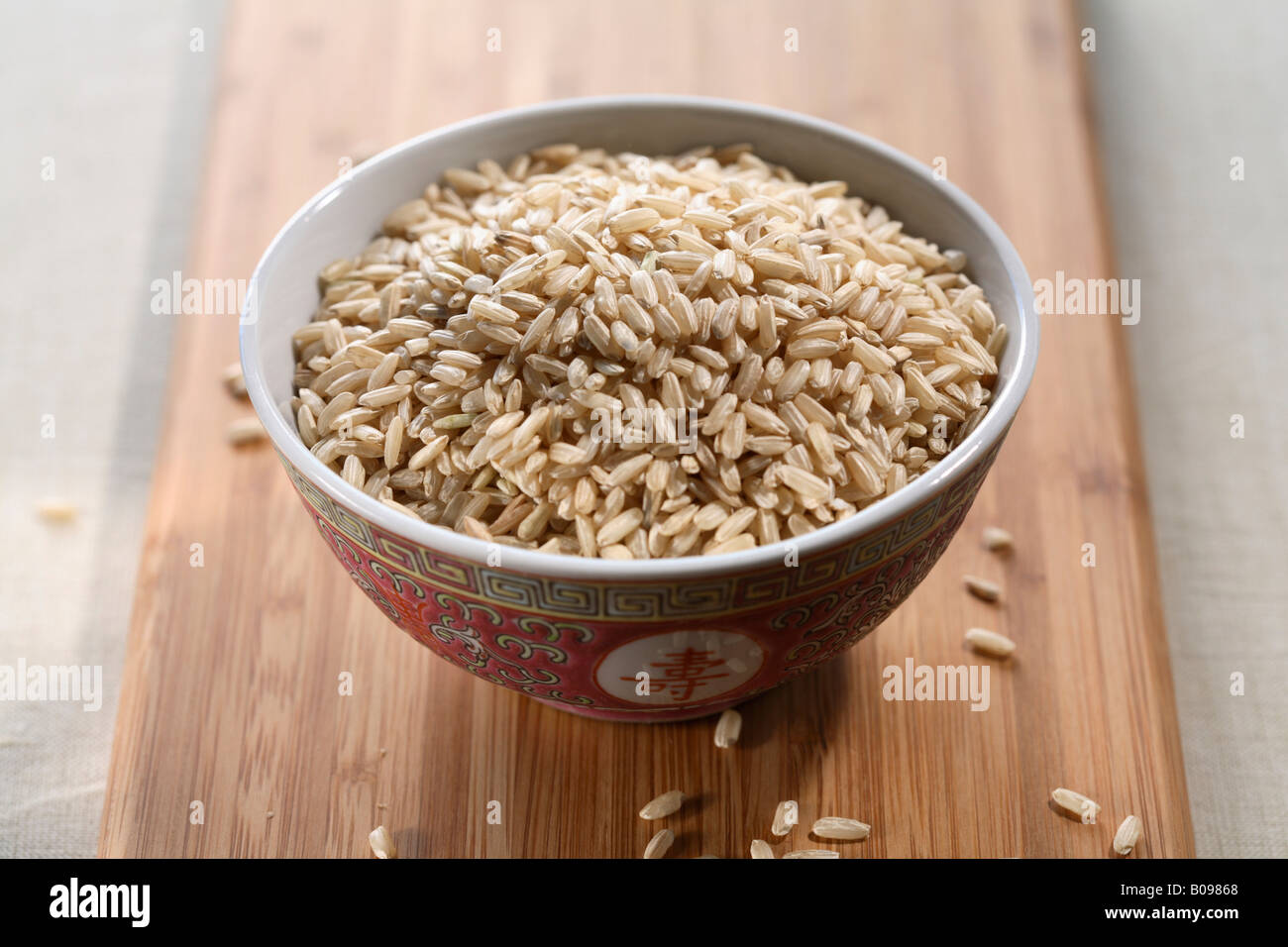 Uncooked rice in bowls hi-res stock photography and images - Alamy