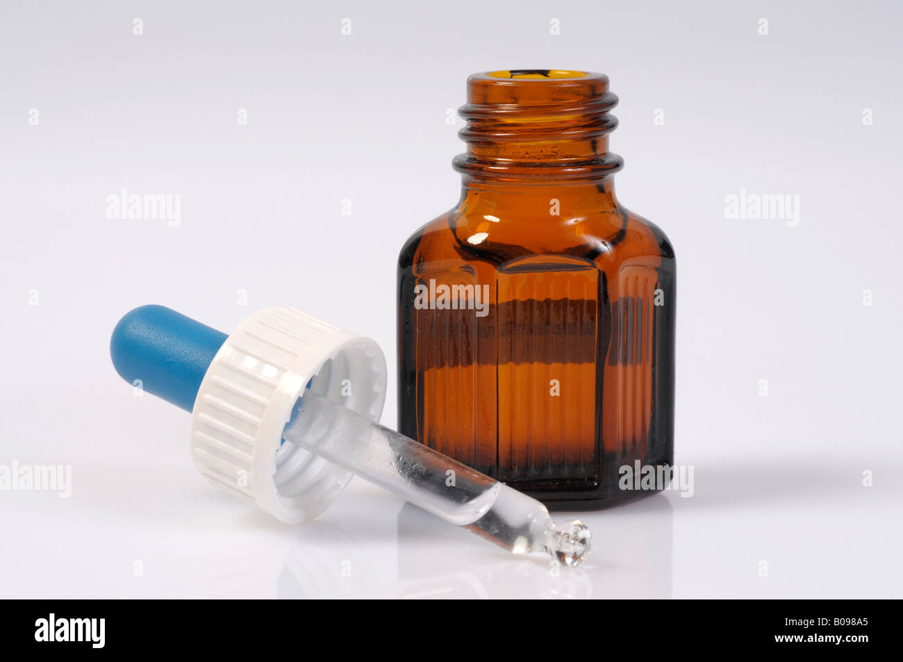 Medicine bottle and pipette or dropper Stock Photo - Alamy