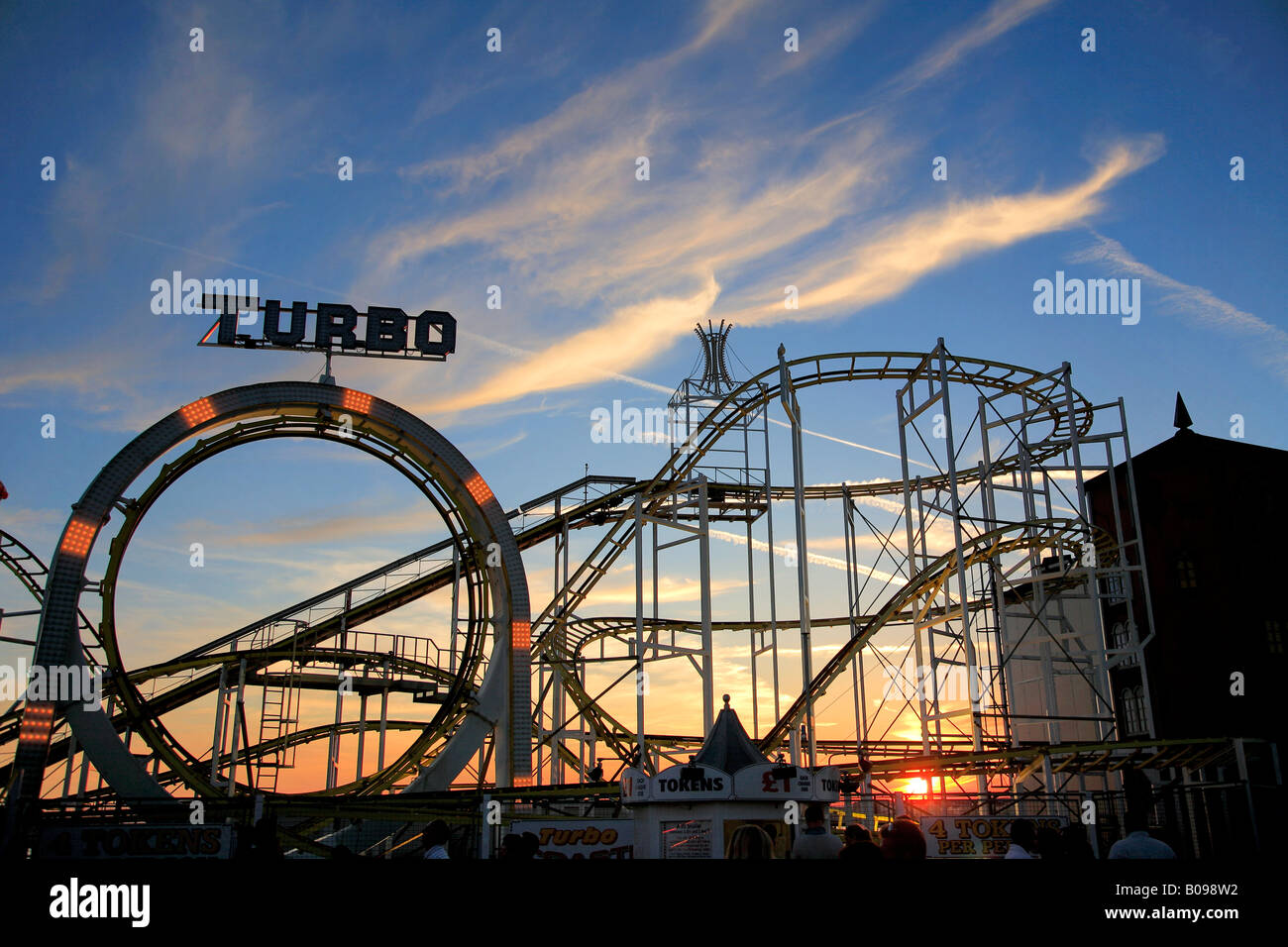 Dusk over the funfair rides on Brighton Palace Pier Sussex England ...