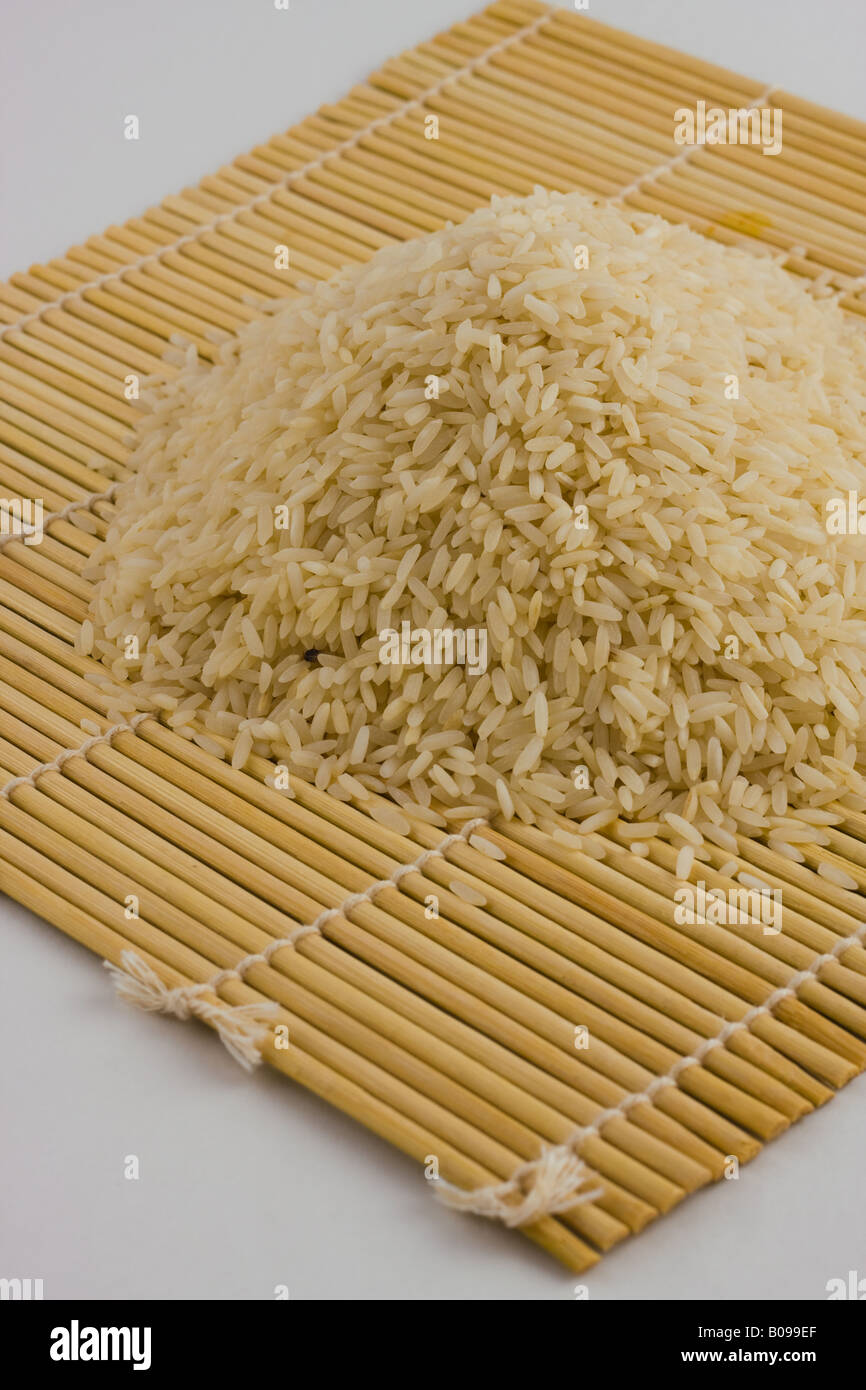 Pile white grain rice hi-res stock photography and images - Alamy