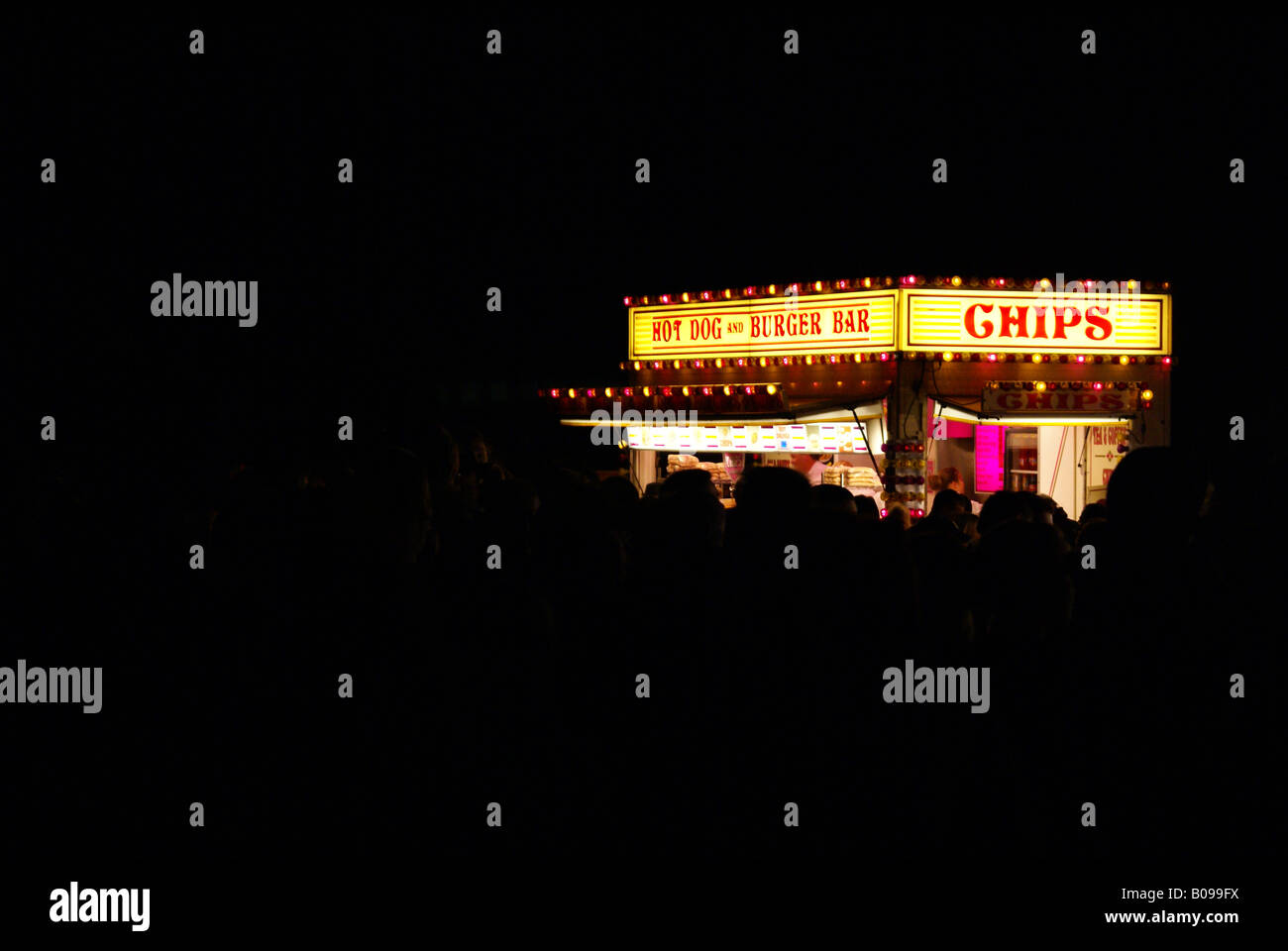 Night fast food kiosk hi-res stock photography and images - Alamy