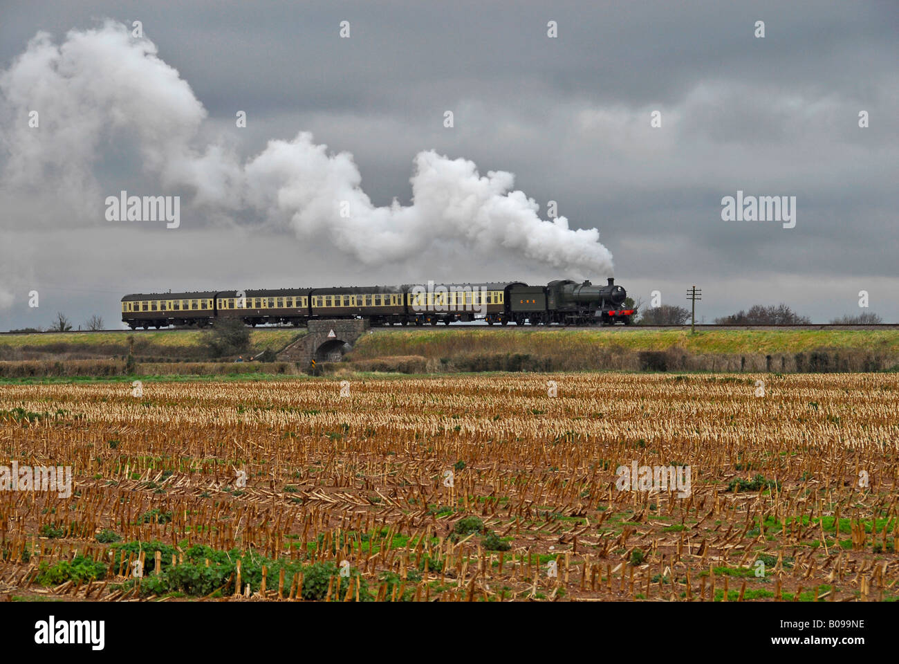 Under a steam locomotive hi-res stock photography and images - Alamy