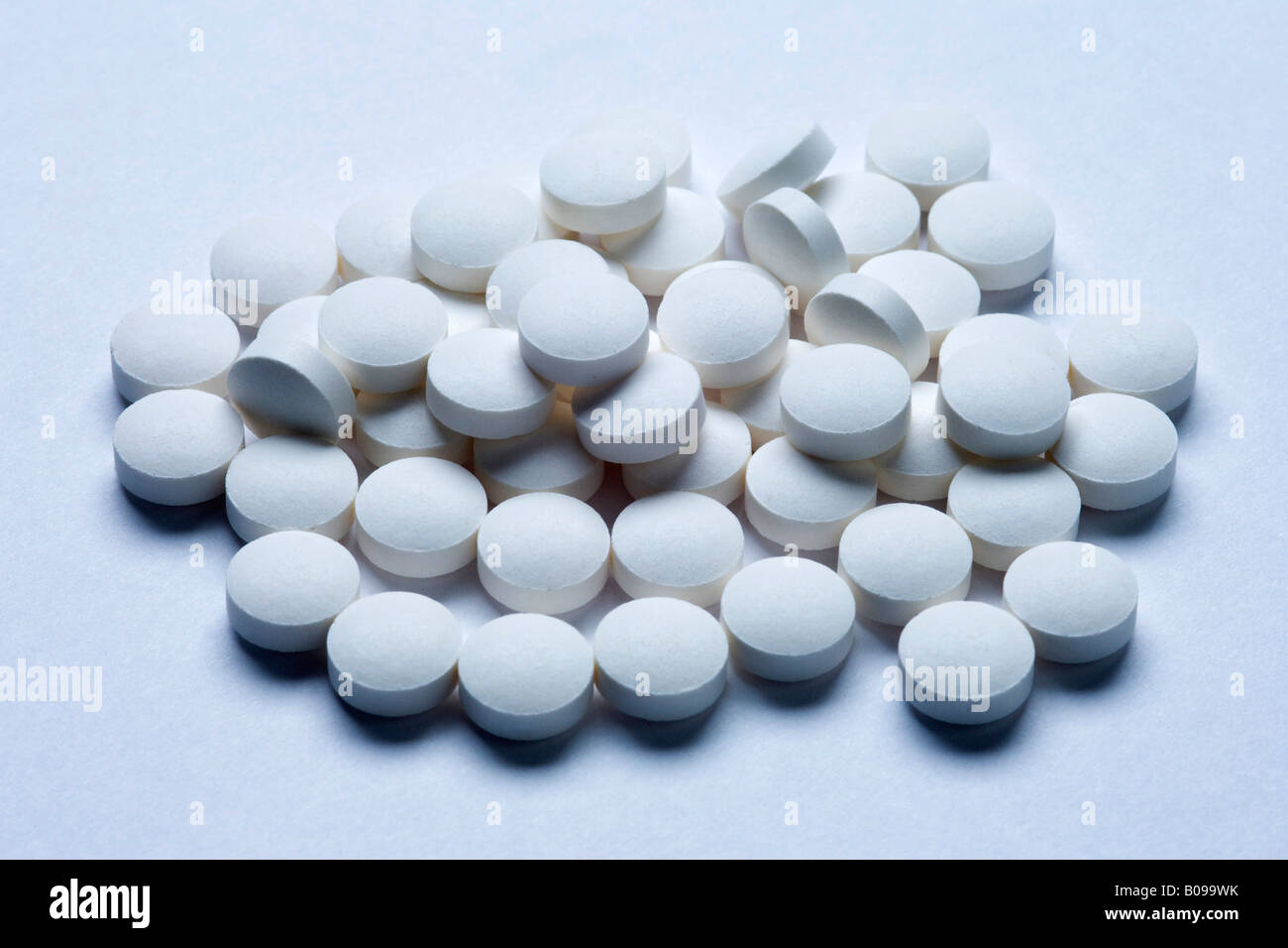zinc pills on white background Stock Photo - Alamy
