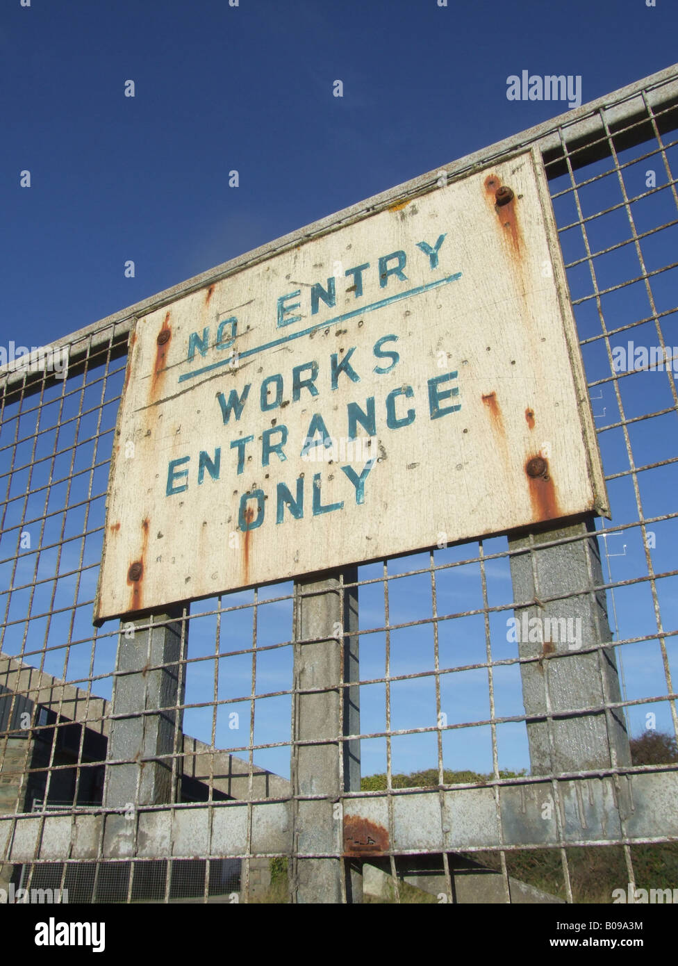 no entry works entrance only sign on factory gate Stock Photo - Alamy