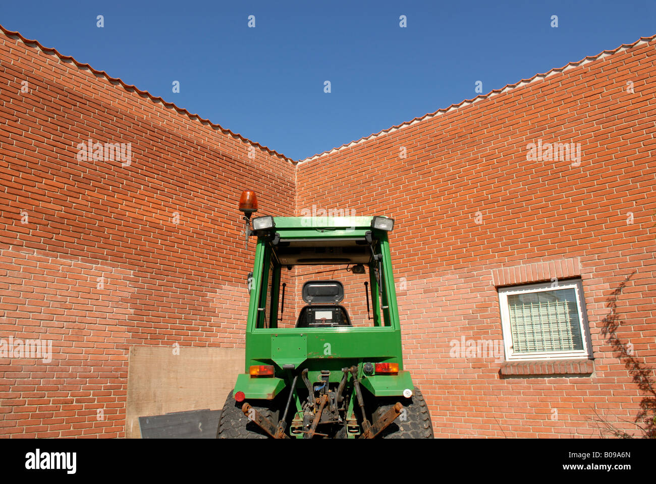 Brick wall empty dead end hi-res stock photography and images - Alamy