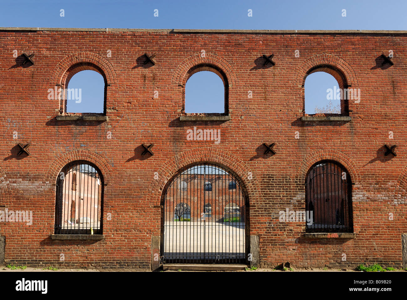 Old Industrial Brick Warehouse Building Stock Photos & Old Industrial ...