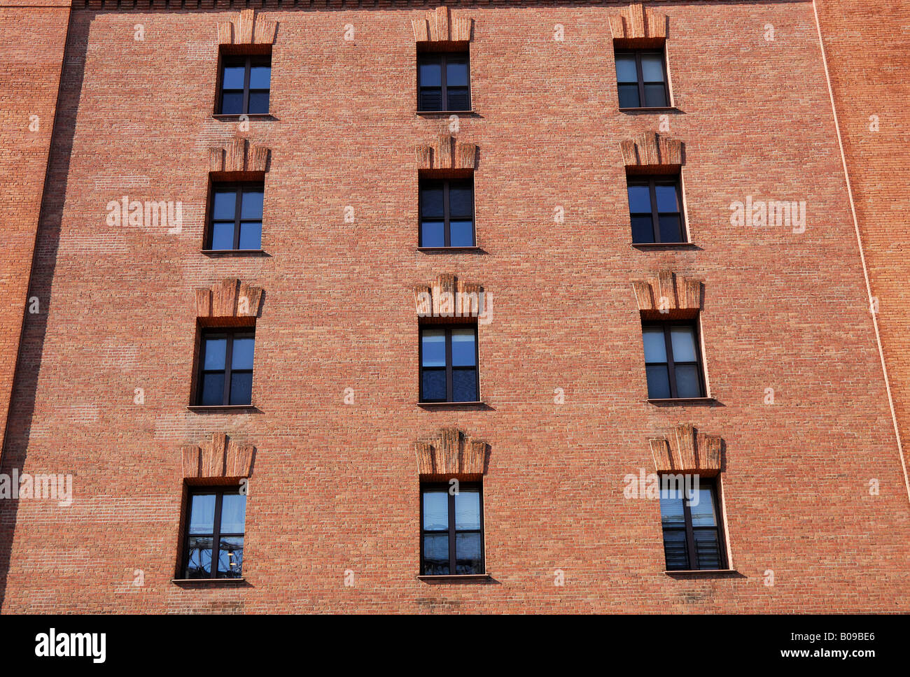 Old brick warehouse dockside in Brooklyn Stock Photo - Alamy
