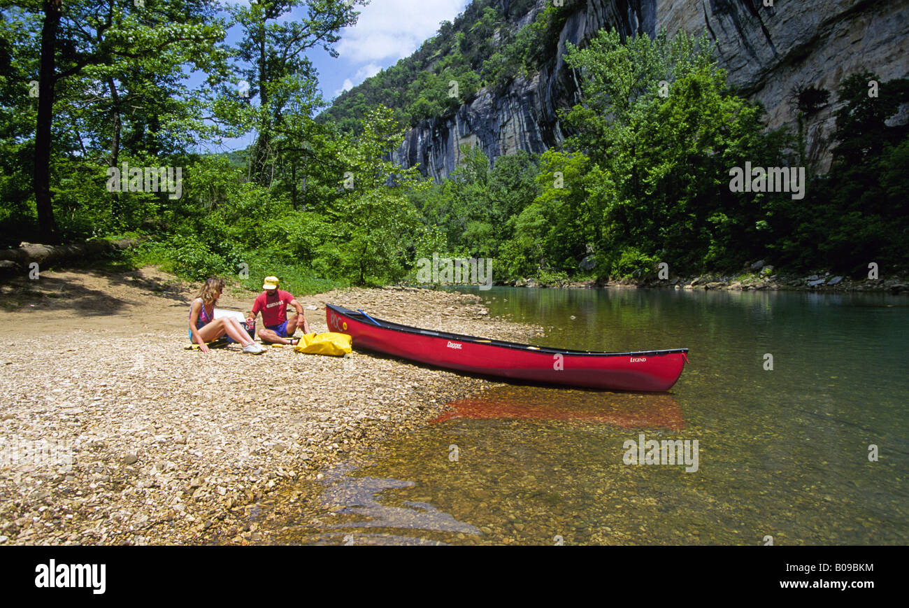 Hillbilly couple hi-res stock photography and images - Alamy