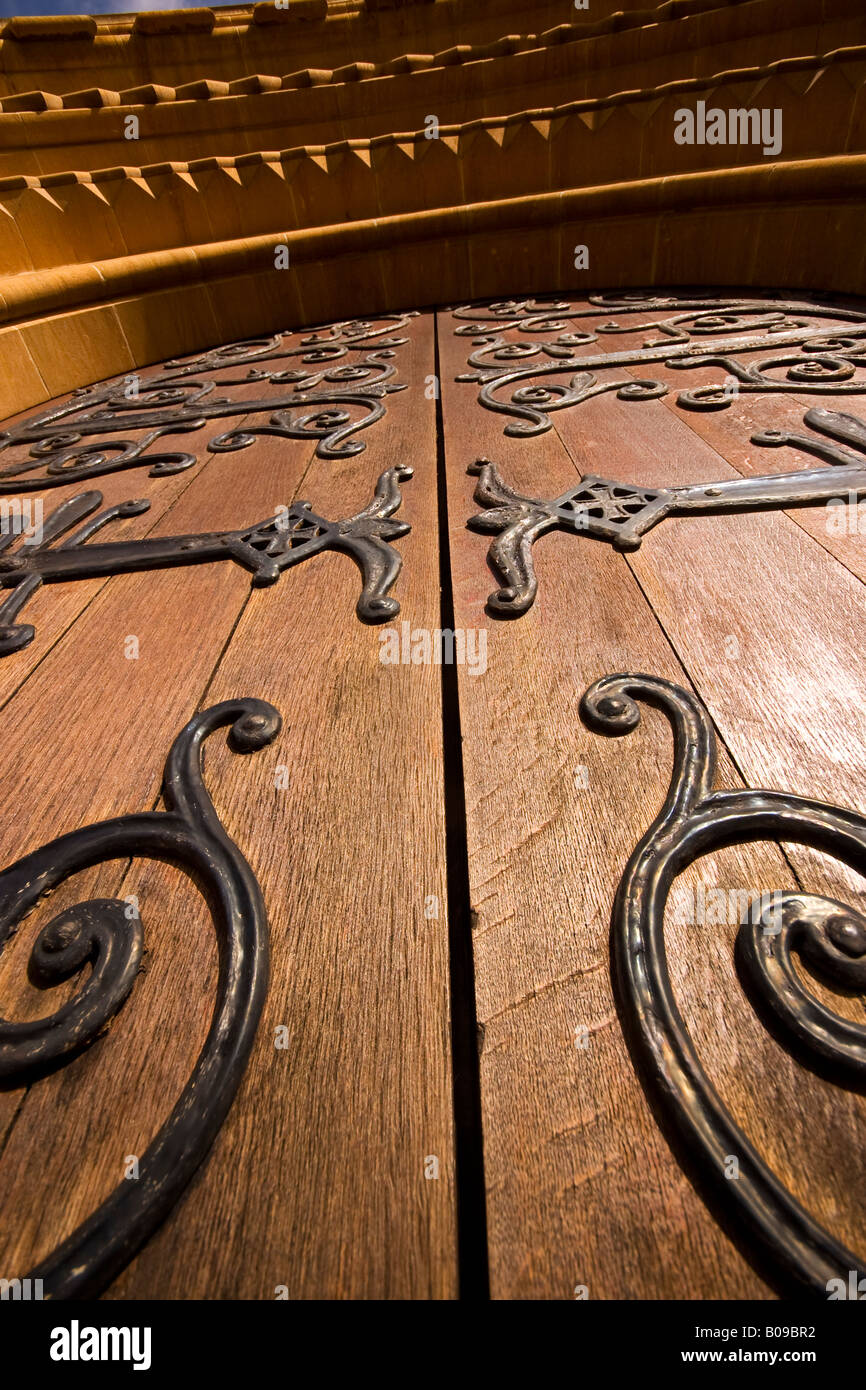 Abbey door hi-res stock photography and images - Alamy