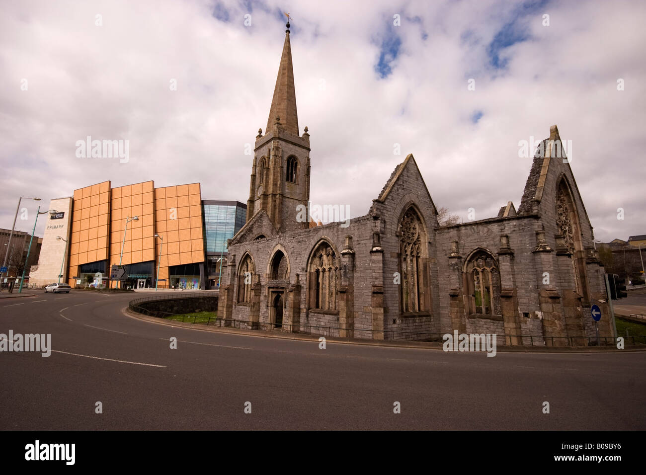 Charles Cross Church with the Drake Circus Mall in the background Stock ...