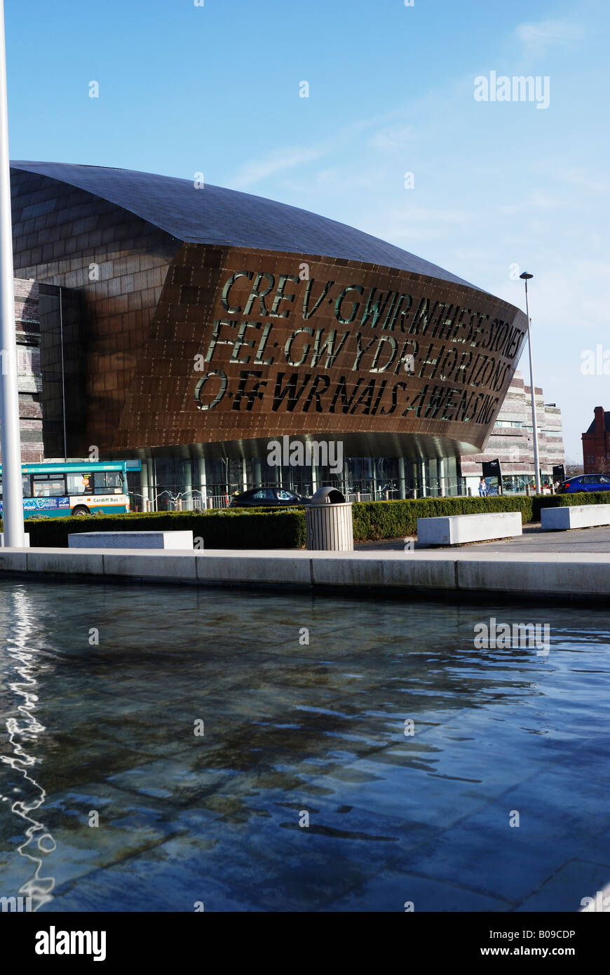 THE MILLENNIUM CENTRE CARDIFF WALES Stock Photo - Alamy