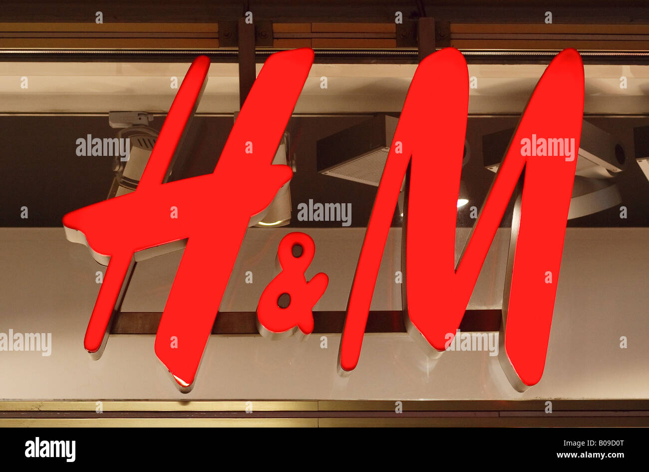 H&m logo shop hi-res stock photography and images - Alamy