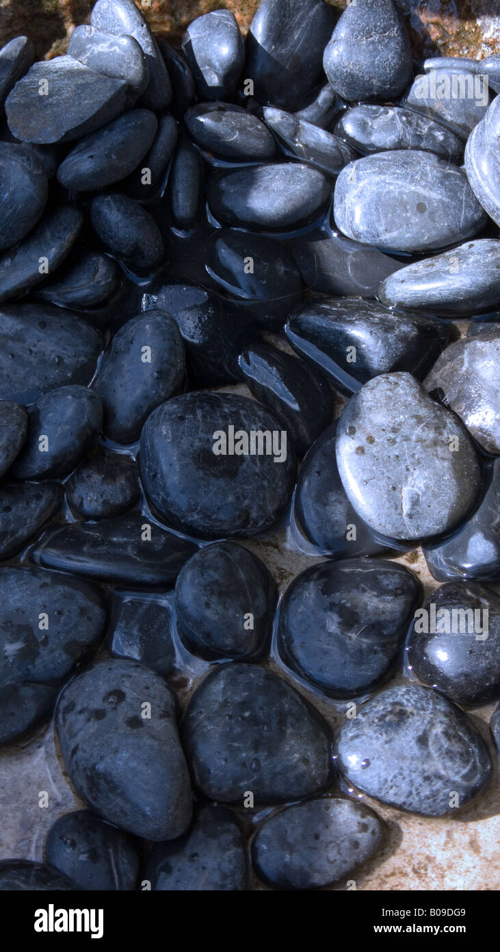 Water feature garden pebbles hi-res stock photography and images - Alamy