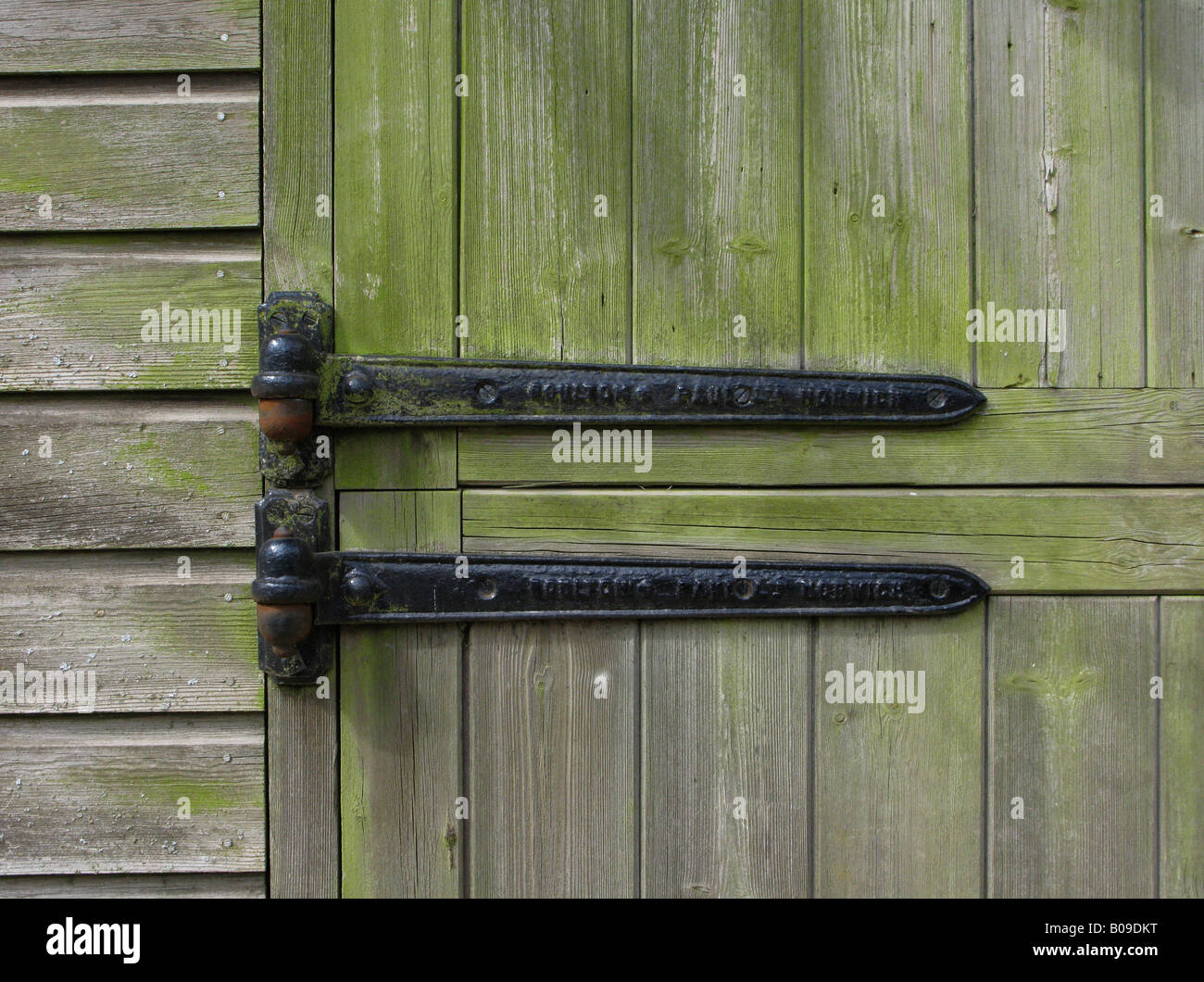 Iron door hinges hi-res stock photography and images - Alamy