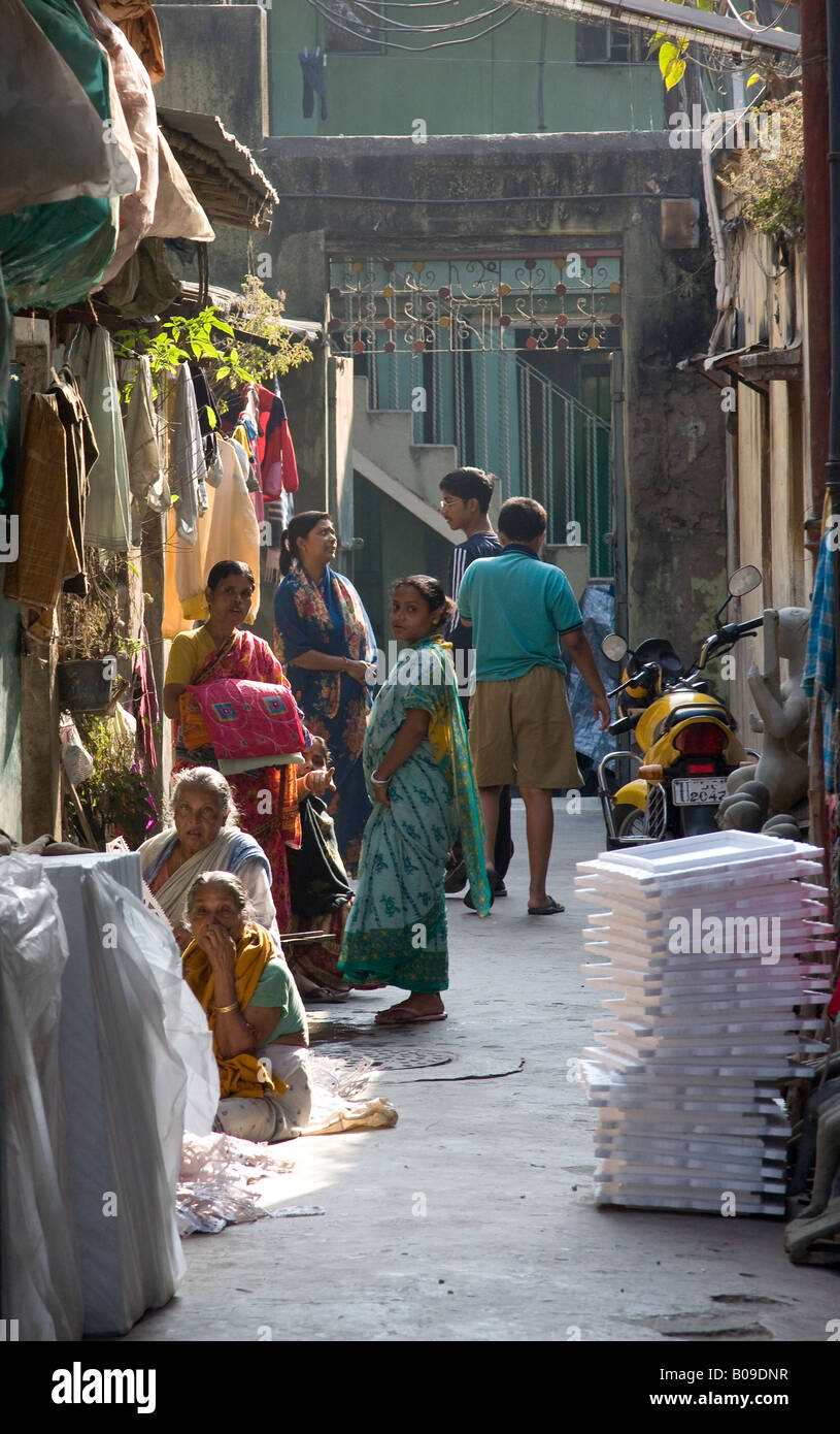 Woman socialize on a Calcutta back alley Stock Photo - Alamy