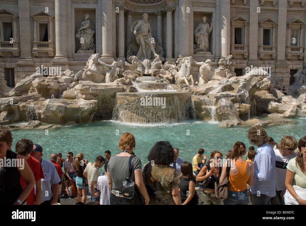 Crowds at the Trevi Fountain in Rome Stock Photo - Alamy