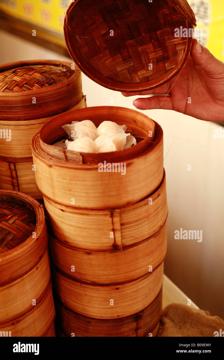 Dim sum dumplings Stock Photo - Alamy