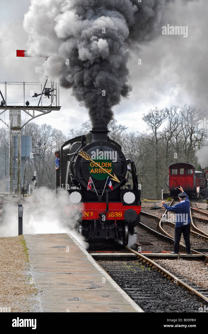 Golden Arrow steam loco coming into station under steam Stock Photo - Alamy