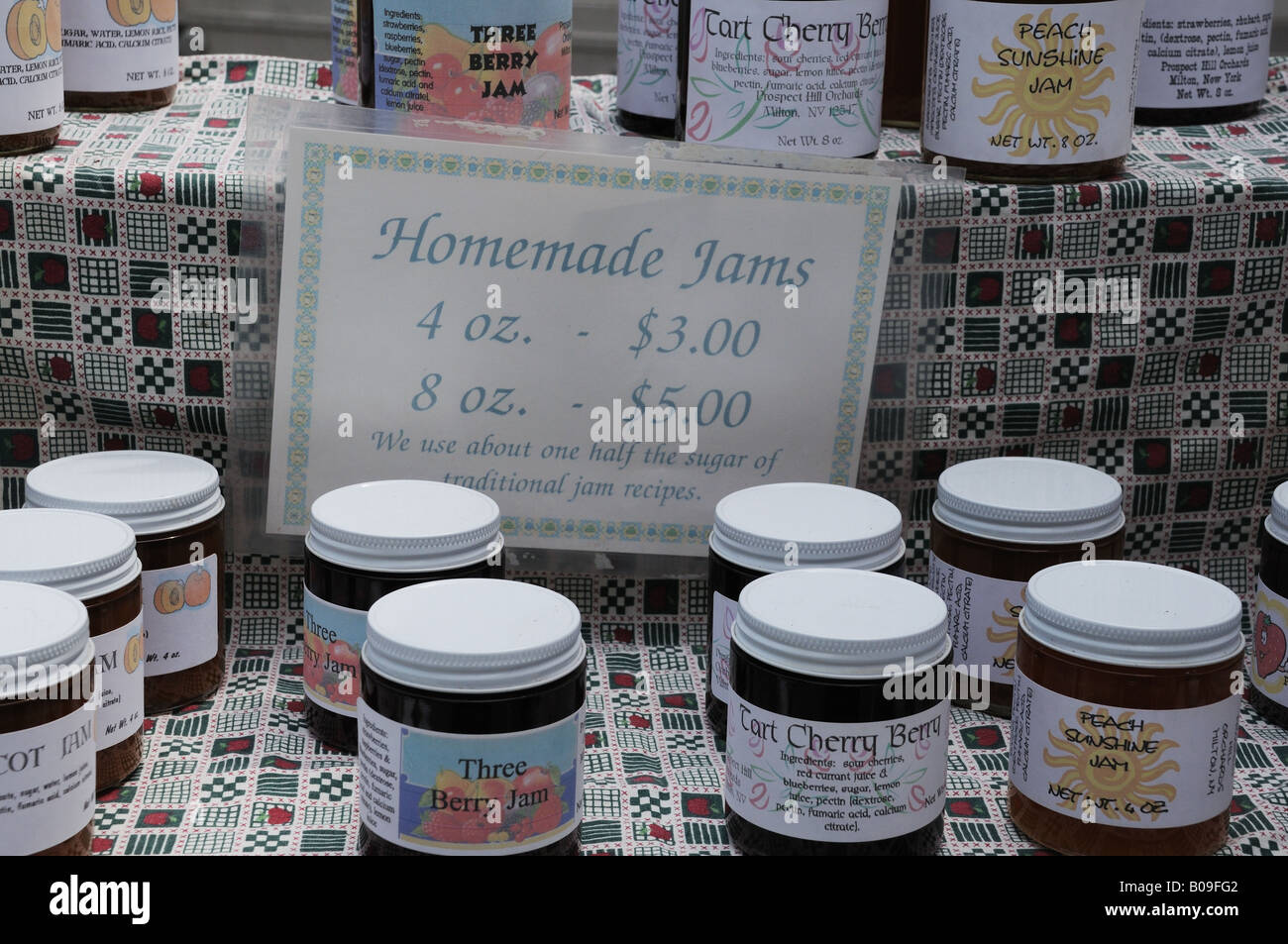 Homemade jam sale farmers market hi-res stock photography and images ...