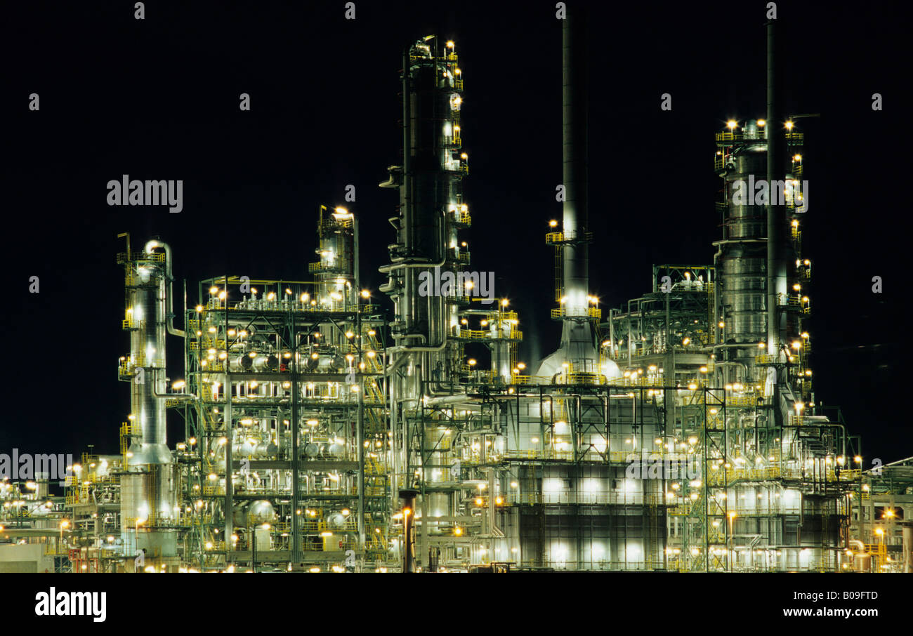 oil refinery Leuna at night, Saxony-Anhalt, Germany Stock Photo - Alamy