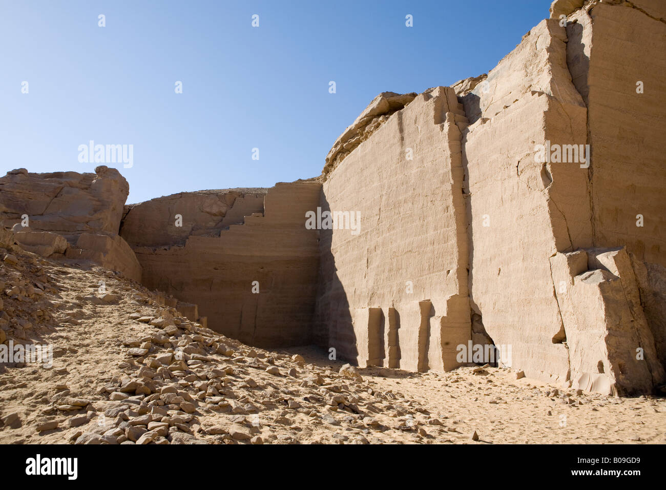 Part of the quarry at Gebel Silsilah clearly showing the woked walls of ...