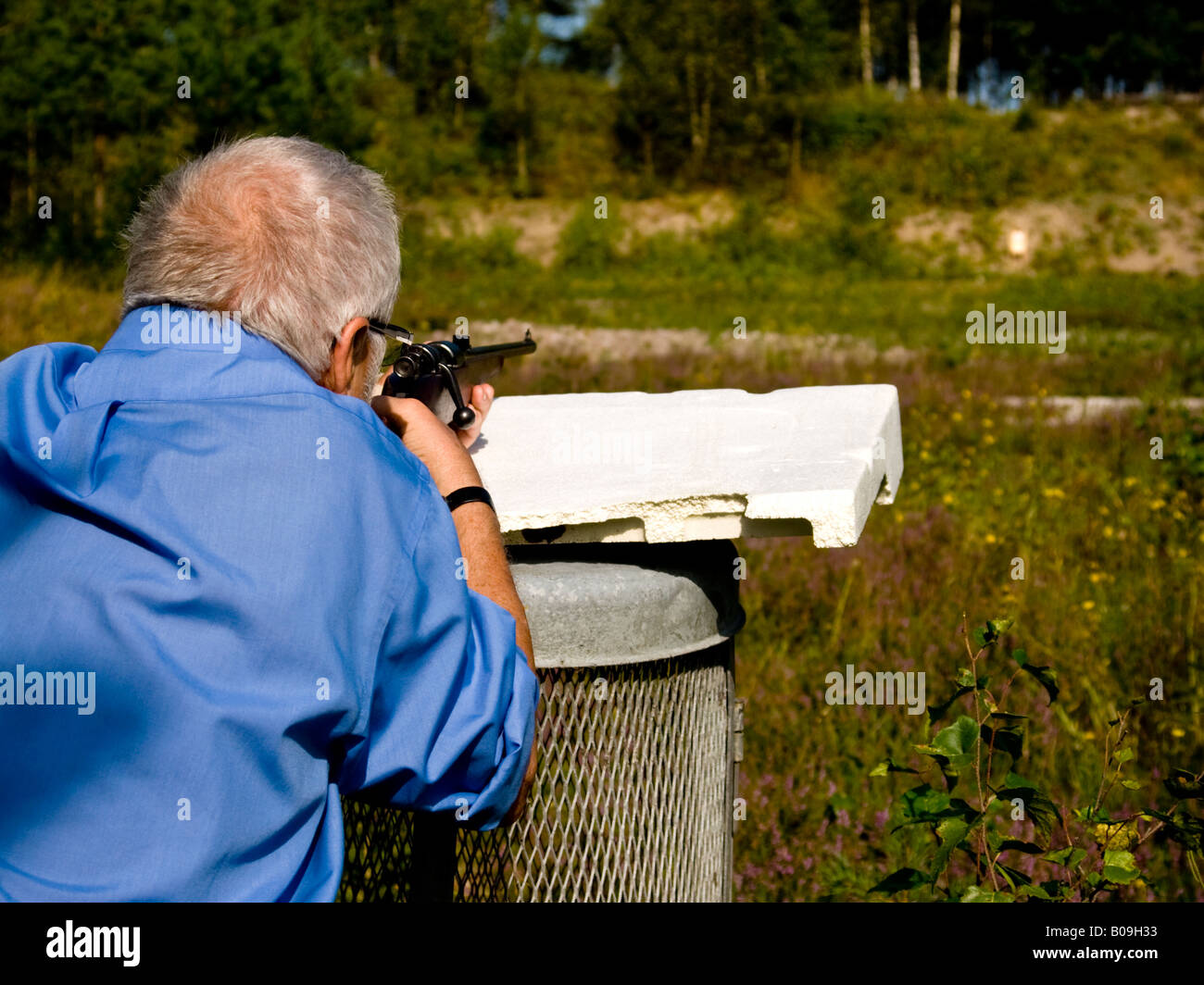 Firing old rifle hi-res stock photography and images - Alamy