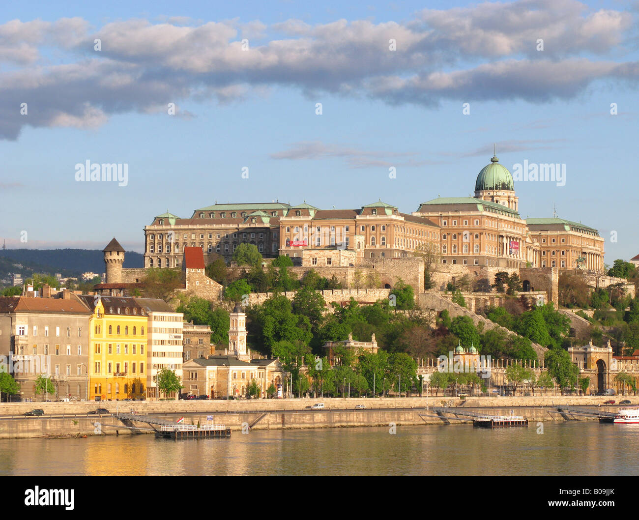 BUDAPEST, HUNGARY. Early morning view of Budapest Castle and Buda ...
