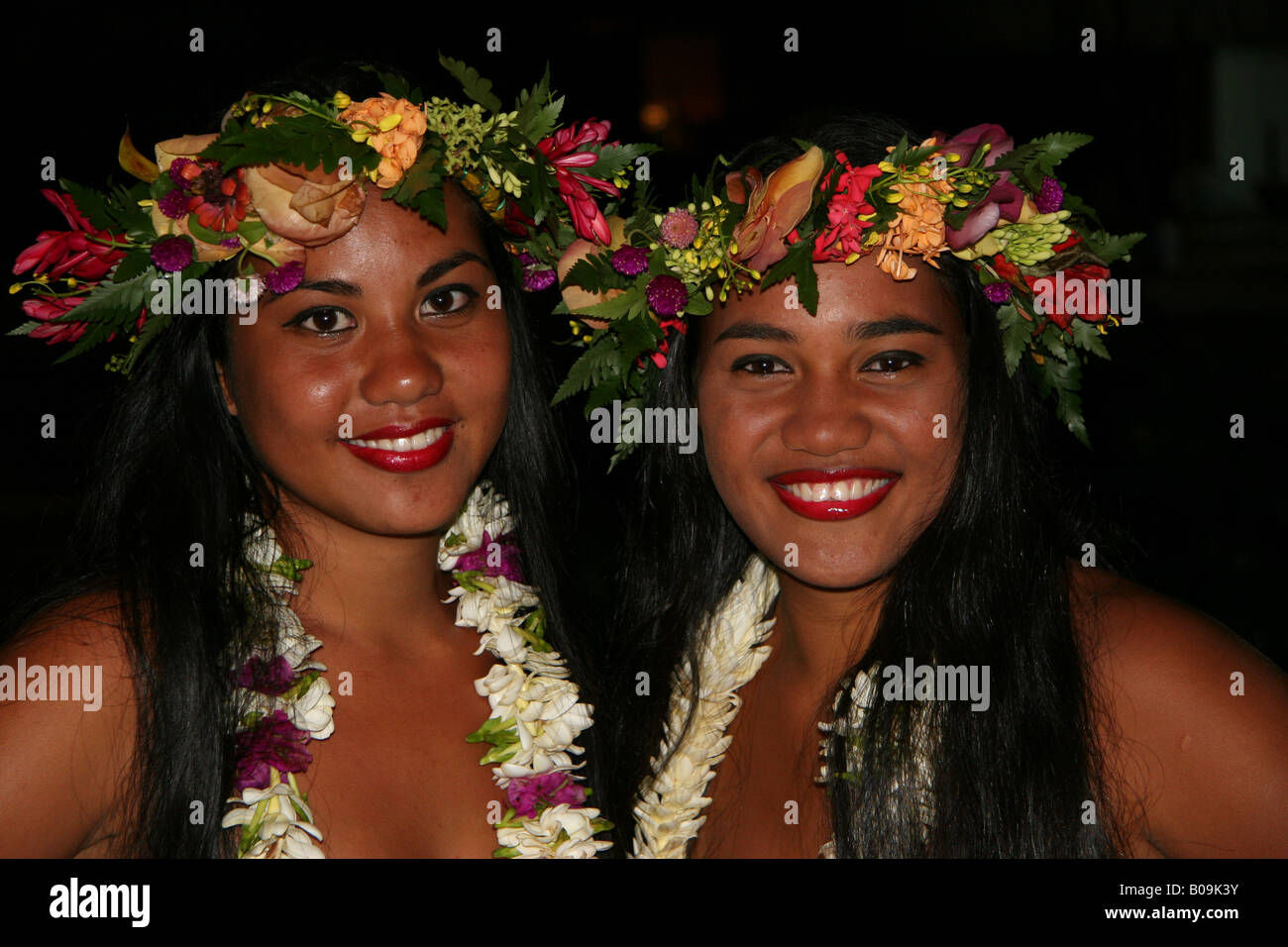 Tahiti polynesian dancers woman hi-res stock photography and images - Alamy