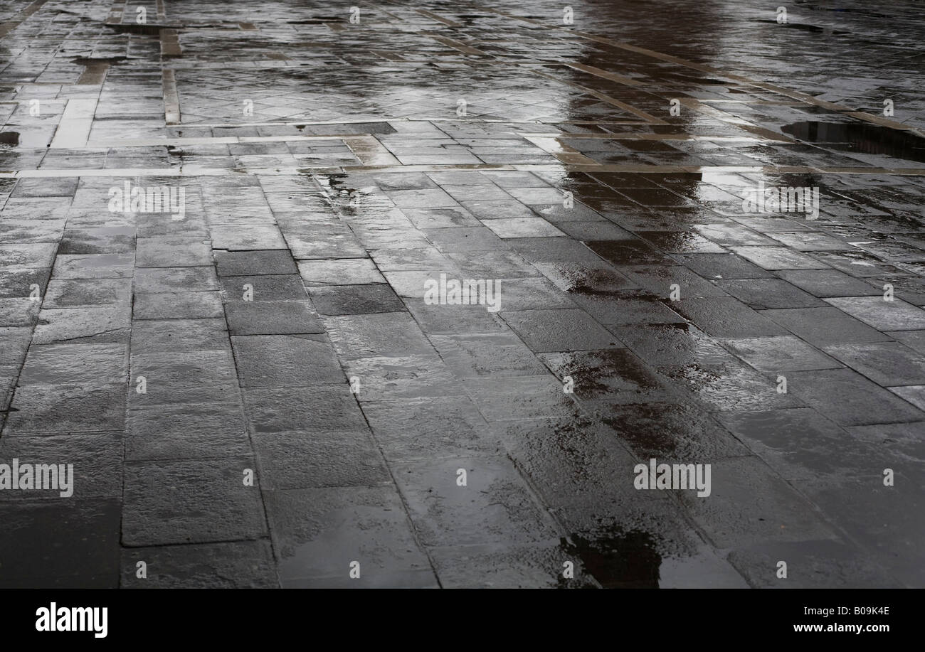 Wet stone in Venice Stock Photo - Alamy