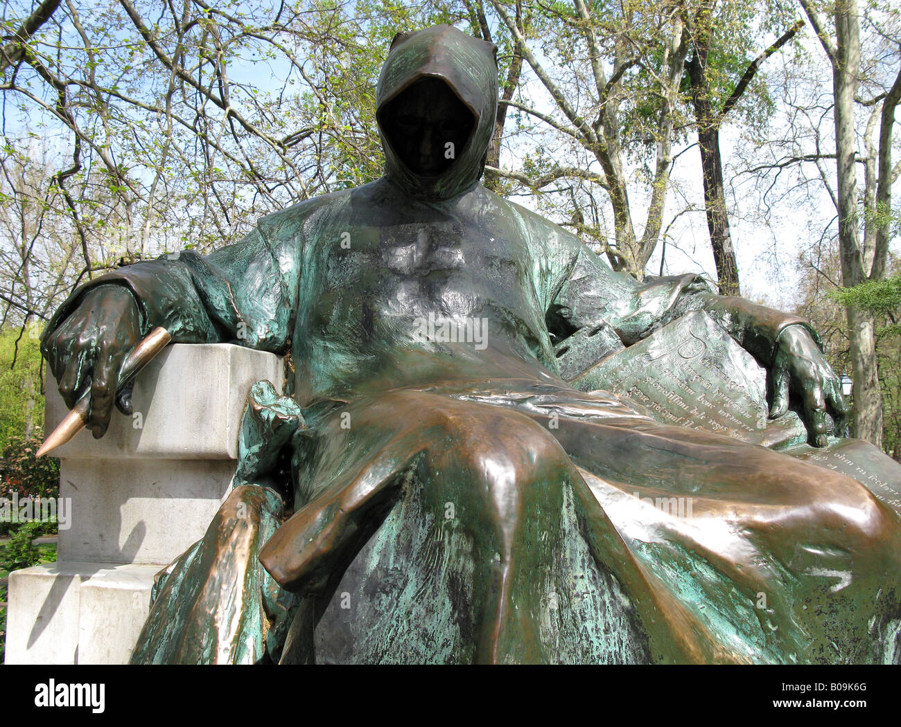 Anonymous statue hi-res stock photography and images - Alamy